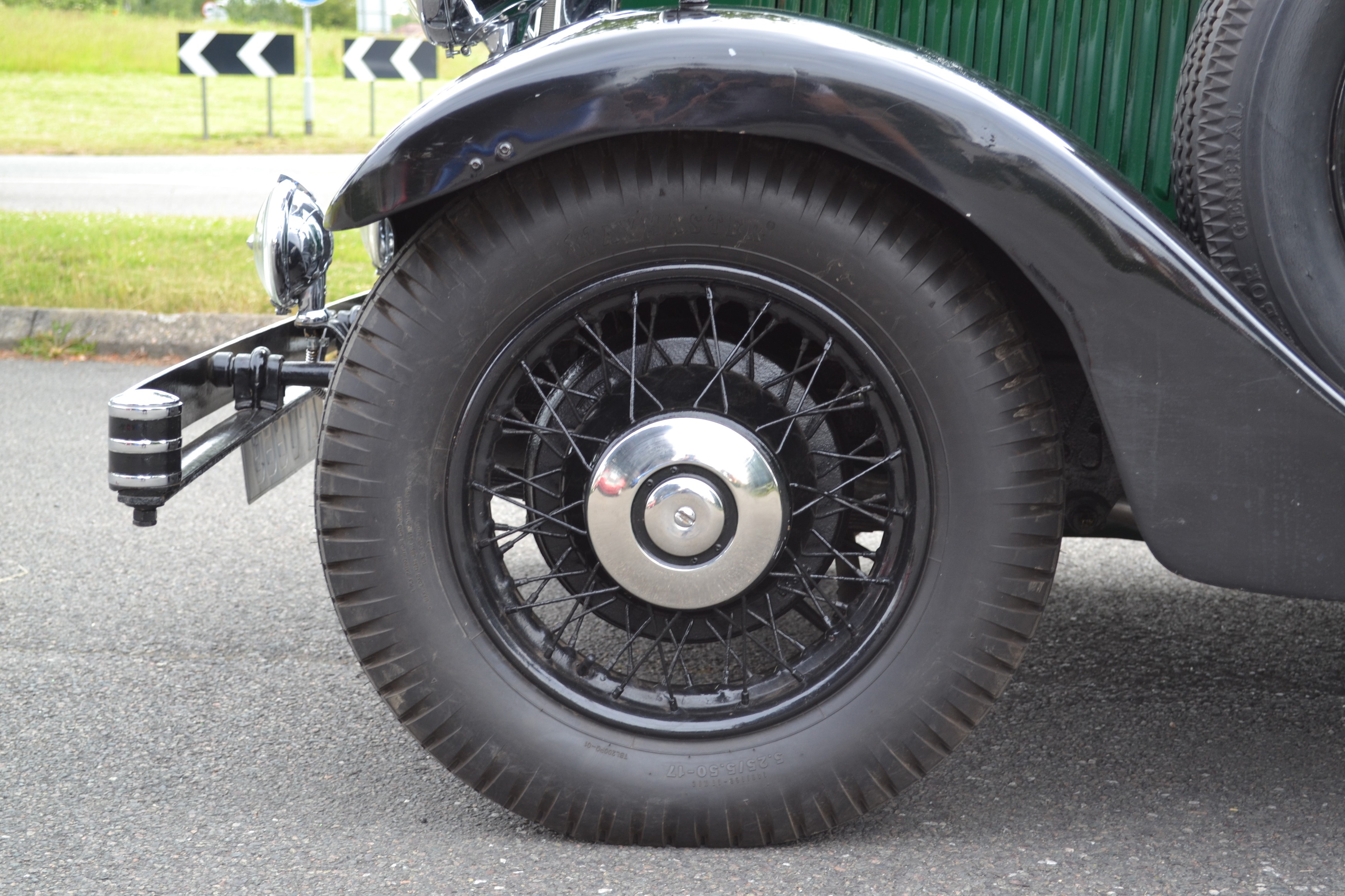 Lot 11 - 1935 Morris Oxford Sixteen Saloon