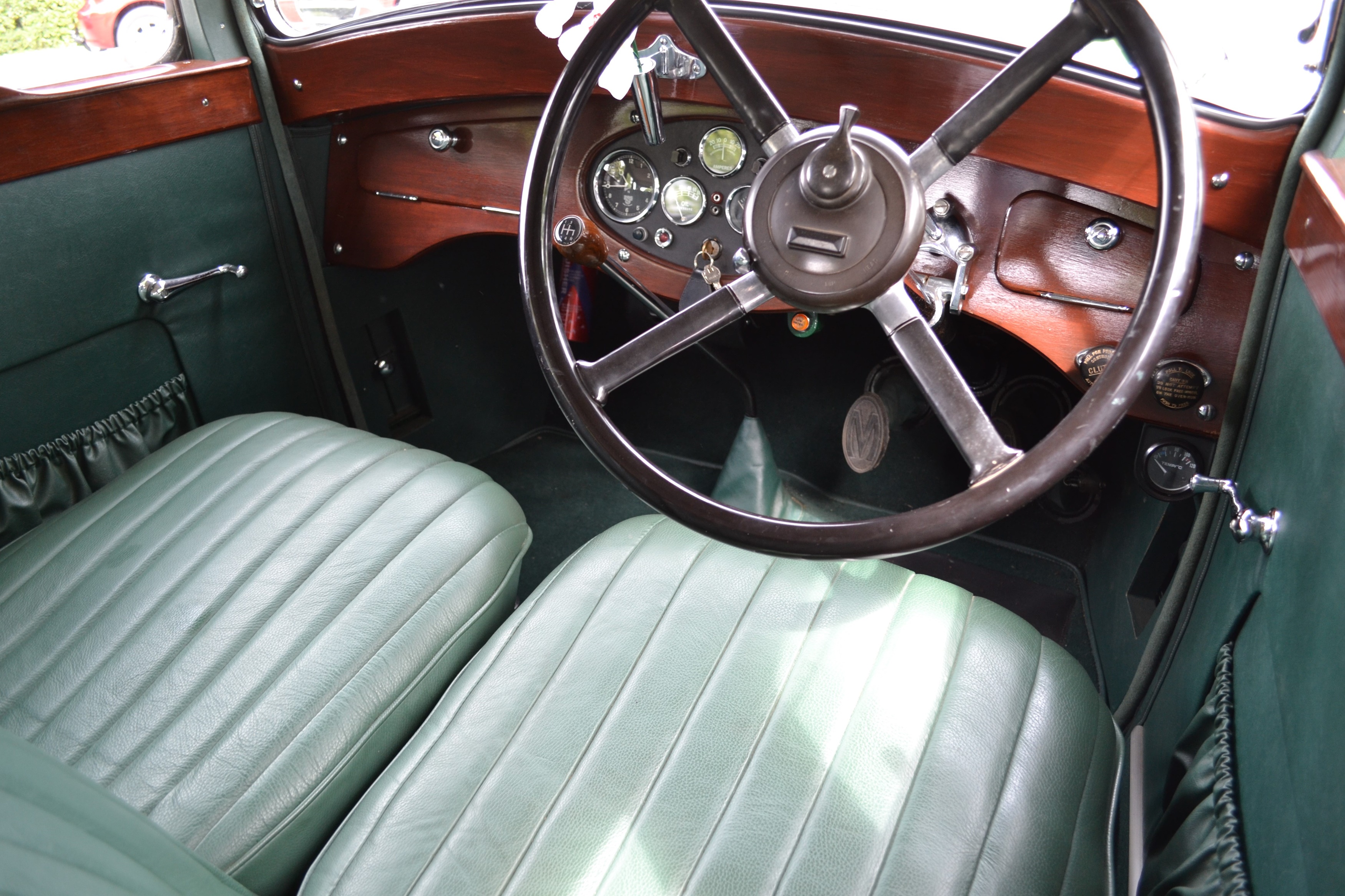 Lot 11 - 1935 Morris Oxford Sixteen Saloon