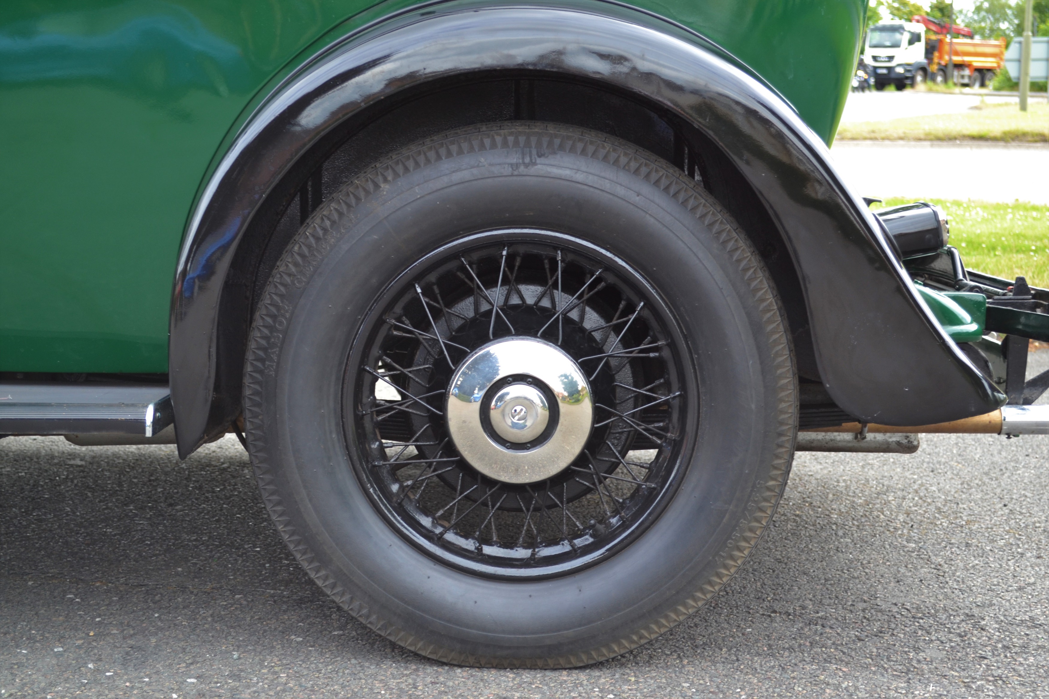 Lot 11 - 1935 Morris Oxford Sixteen Saloon