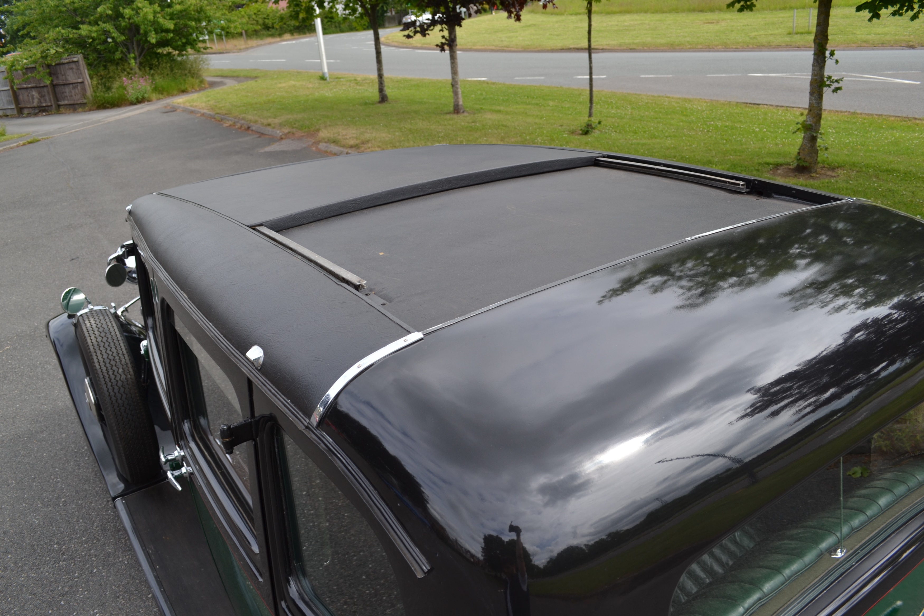 Lot 11 - 1935 Morris Oxford Sixteen Saloon