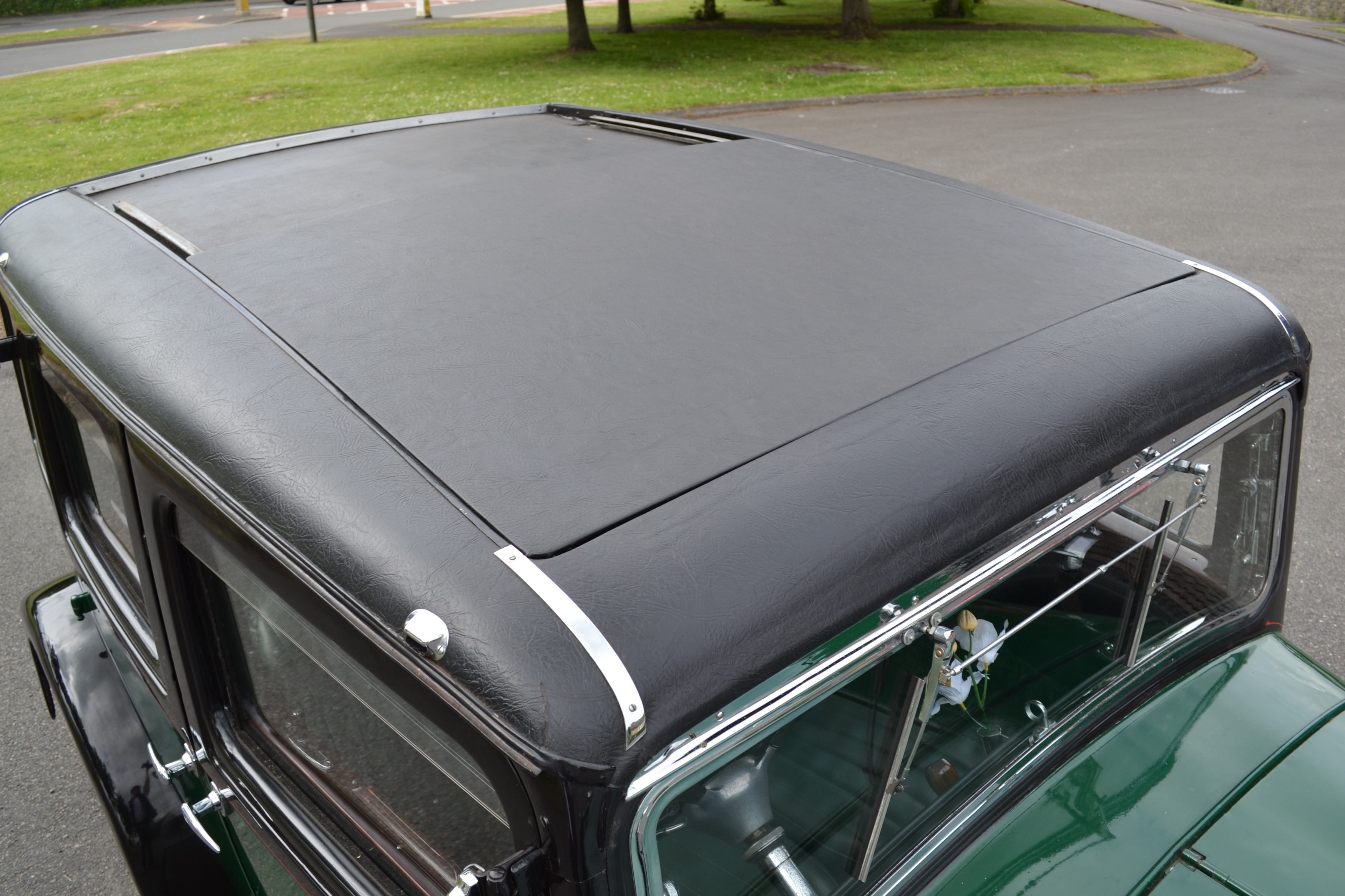 Lot 11 - 1935 Morris Oxford Sixteen Saloon