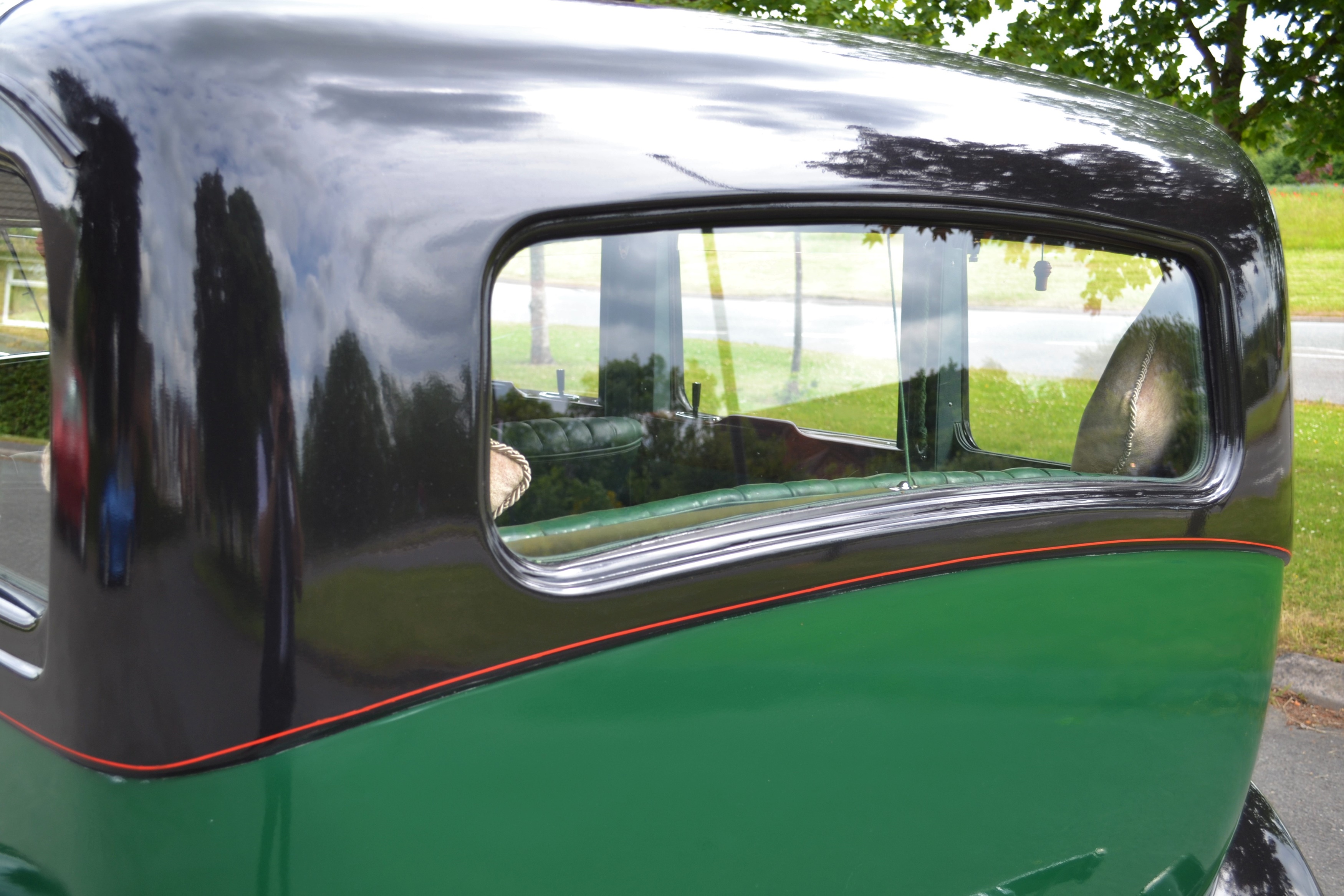 Lot 11 - 1935 Morris Oxford Sixteen Saloon