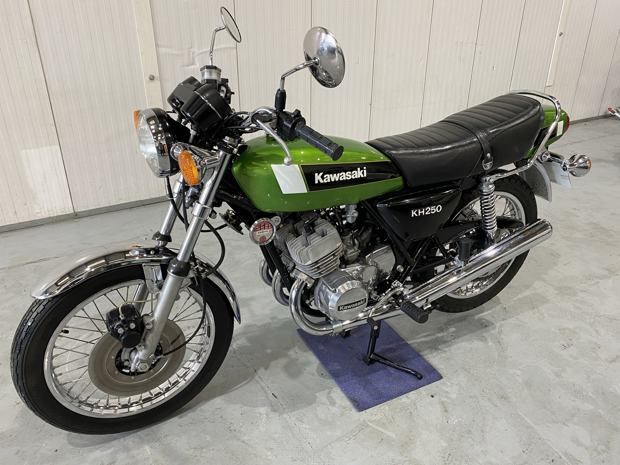 Lot 102 - 1982 Kawasaki KH250 B4