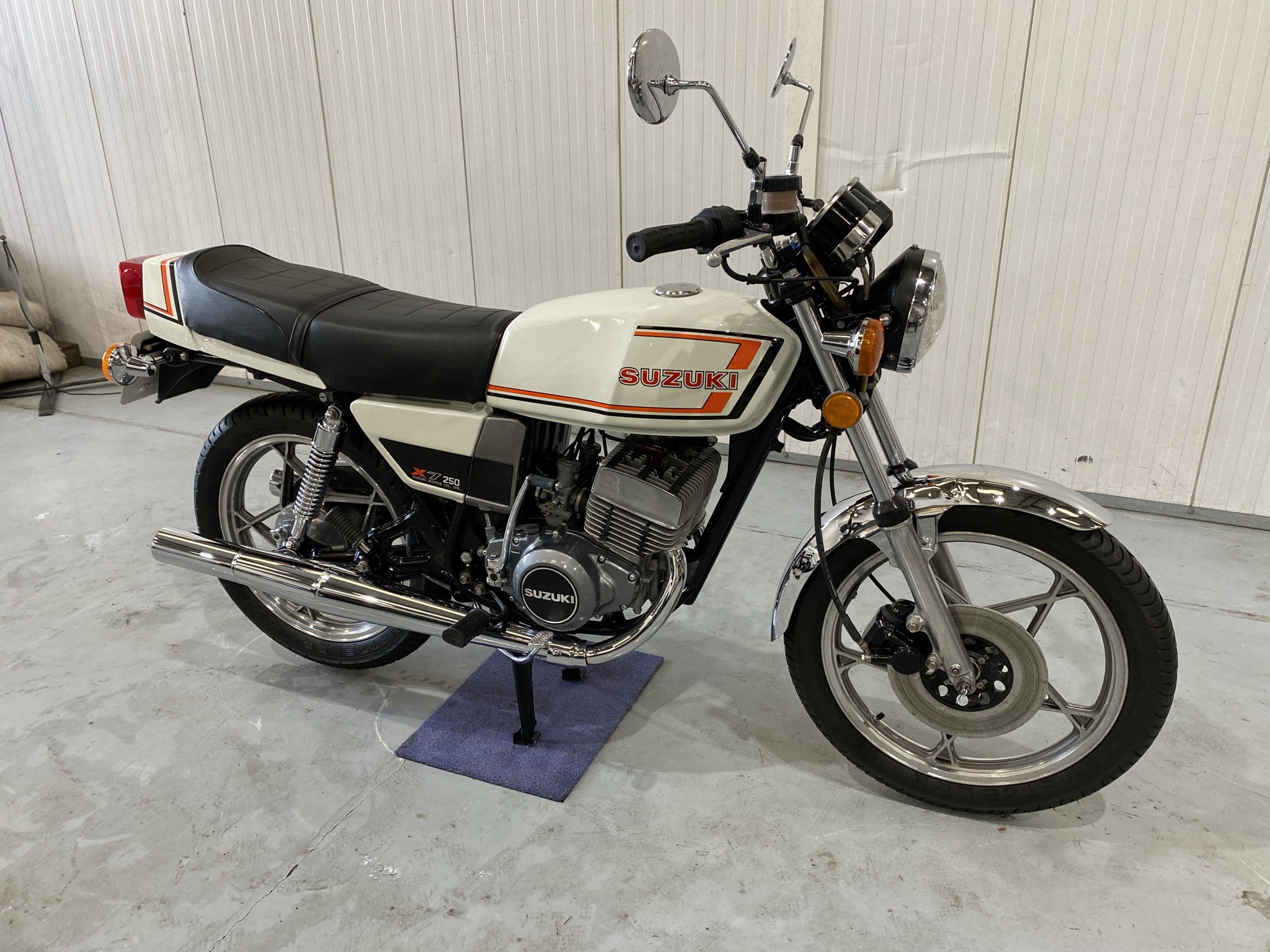 Lot 98 - 1981 Suzuki X7 250