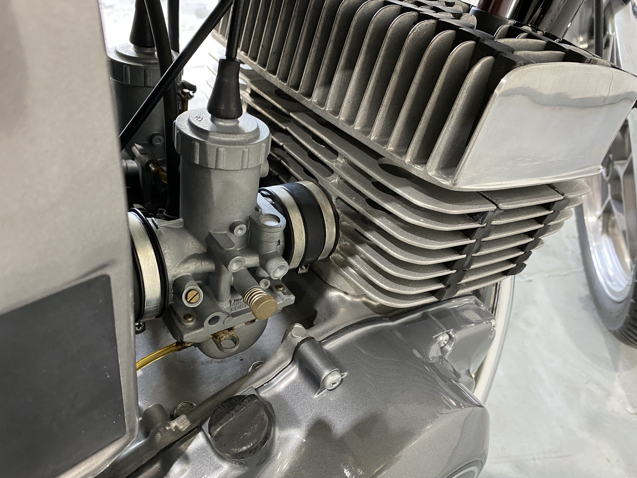 Lot 98 - 1981 Suzuki X7 250