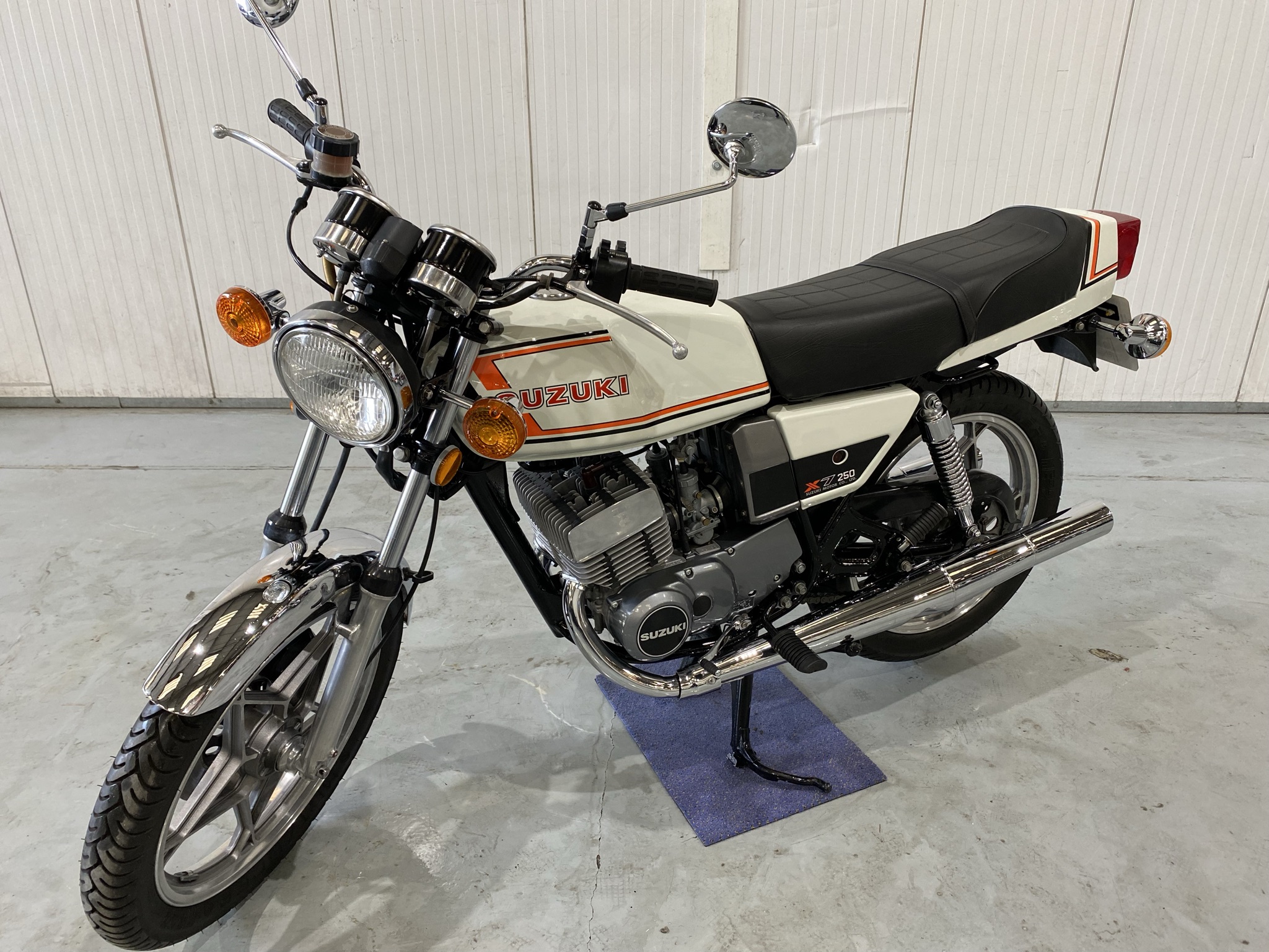 Lot 98 - 1981 Suzuki X7 250