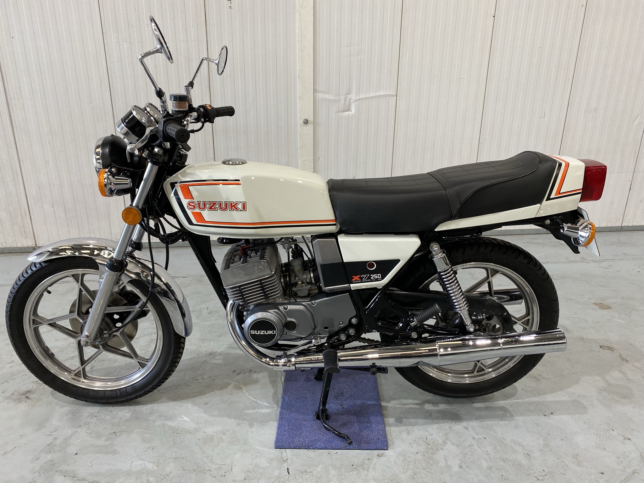 Lot 98 - 1981 Suzuki X7 250