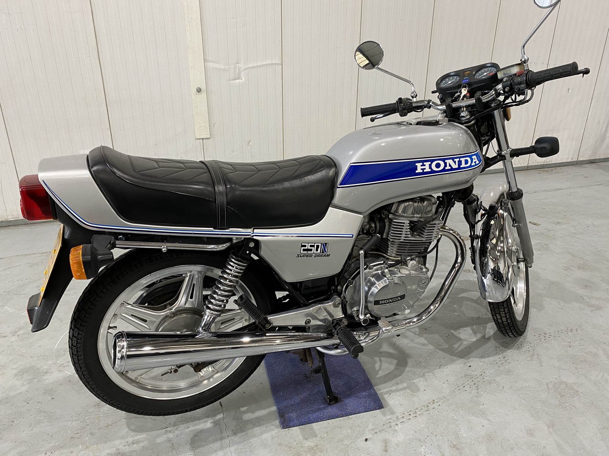 Lot 92 - 1979 Honda CB250N Superdream