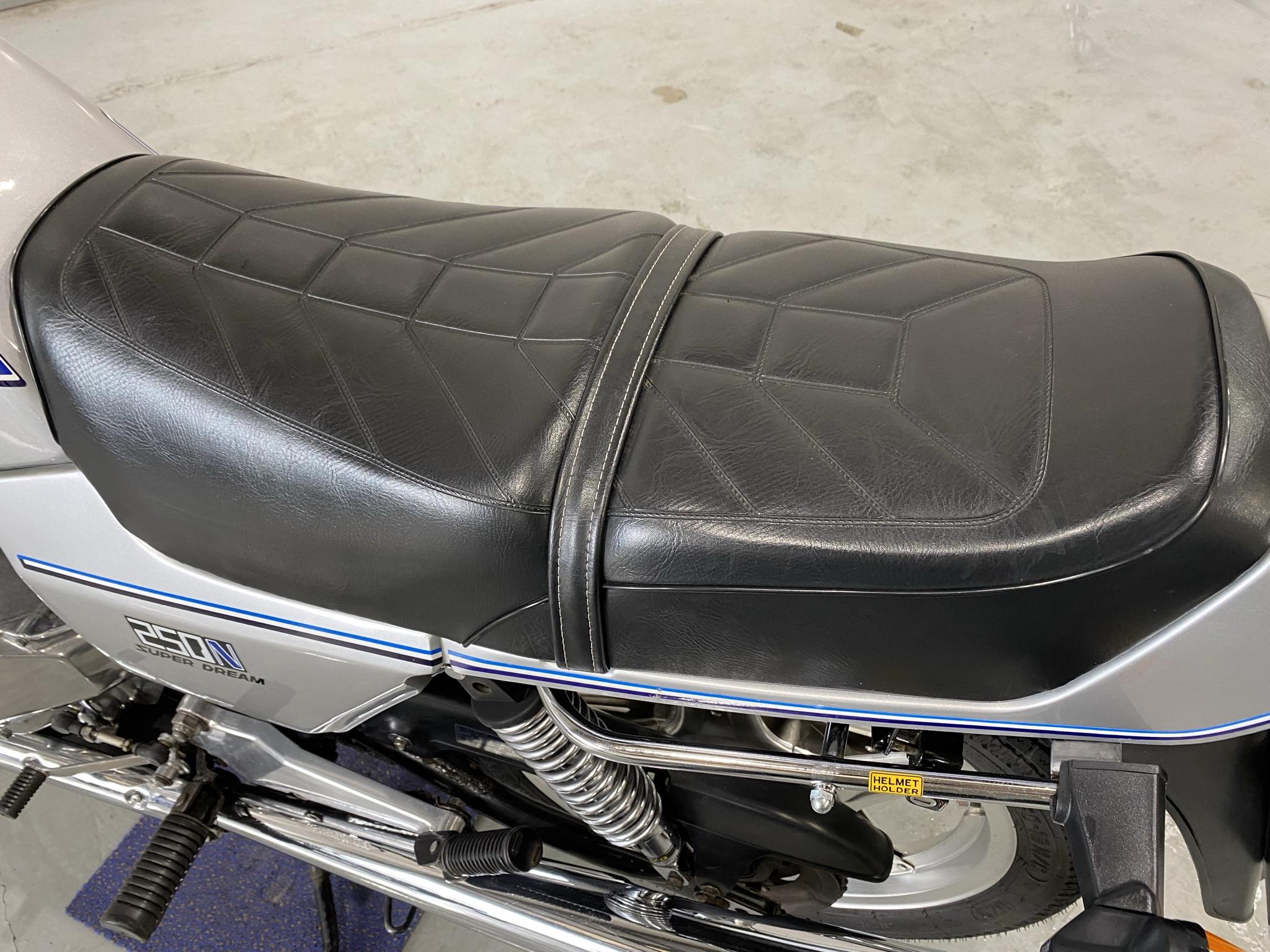 Lot 92 - 1979 Honda CB250N Superdream