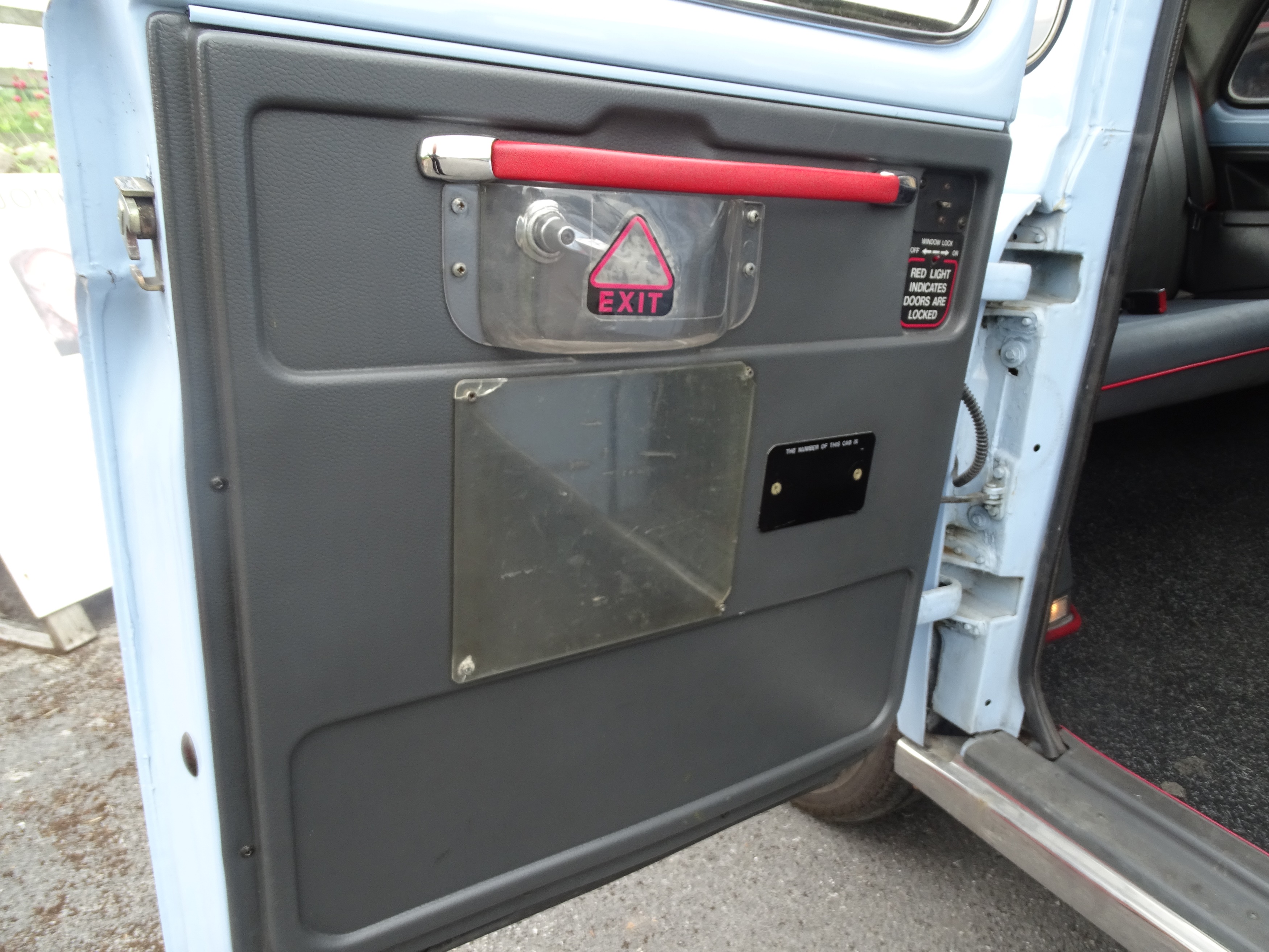 Lot 348 - 1992 Carbodies Fairway Taxi