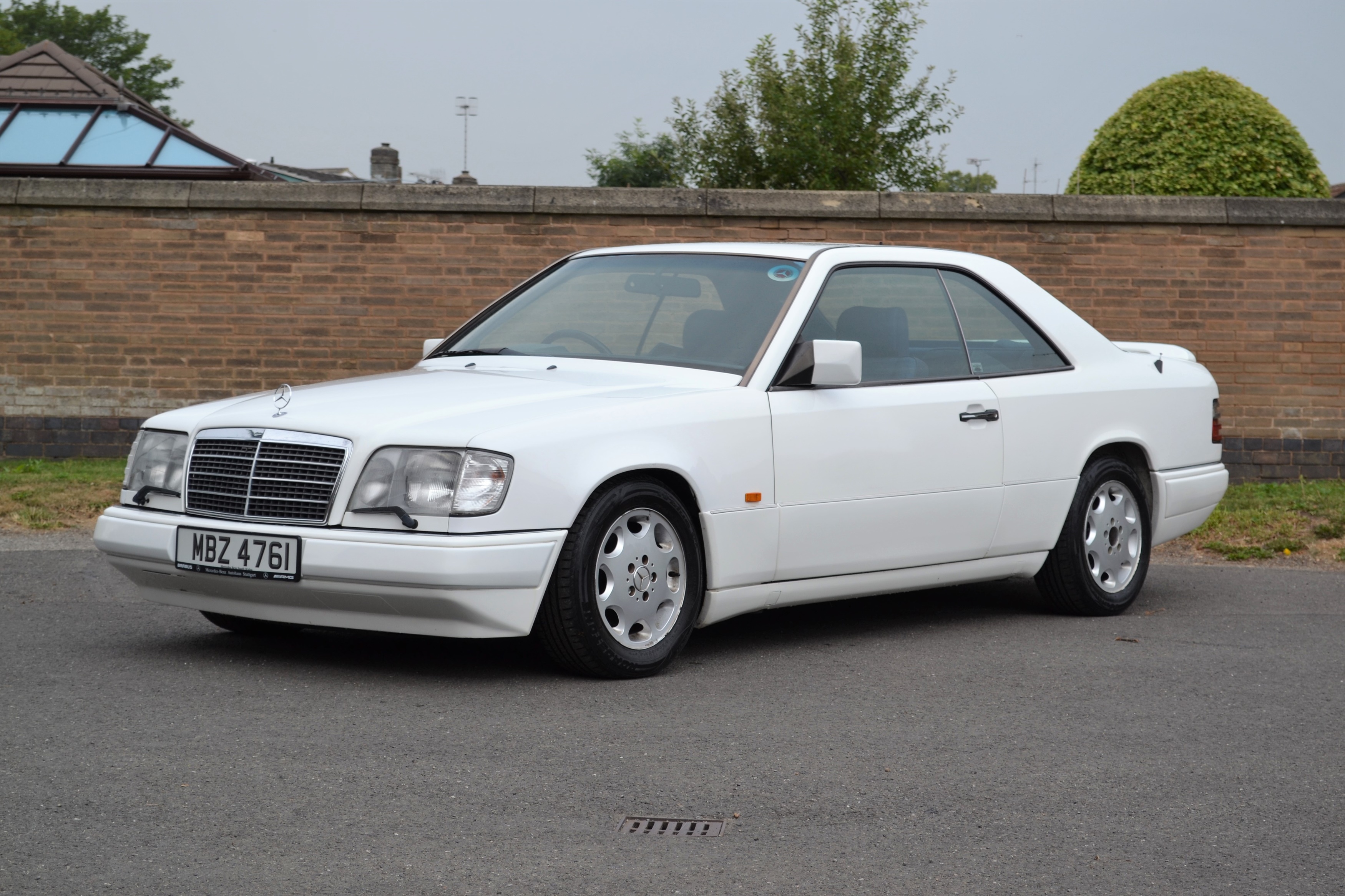 Lot 336 - 1994 Mercedes-Benz E220 Coupe