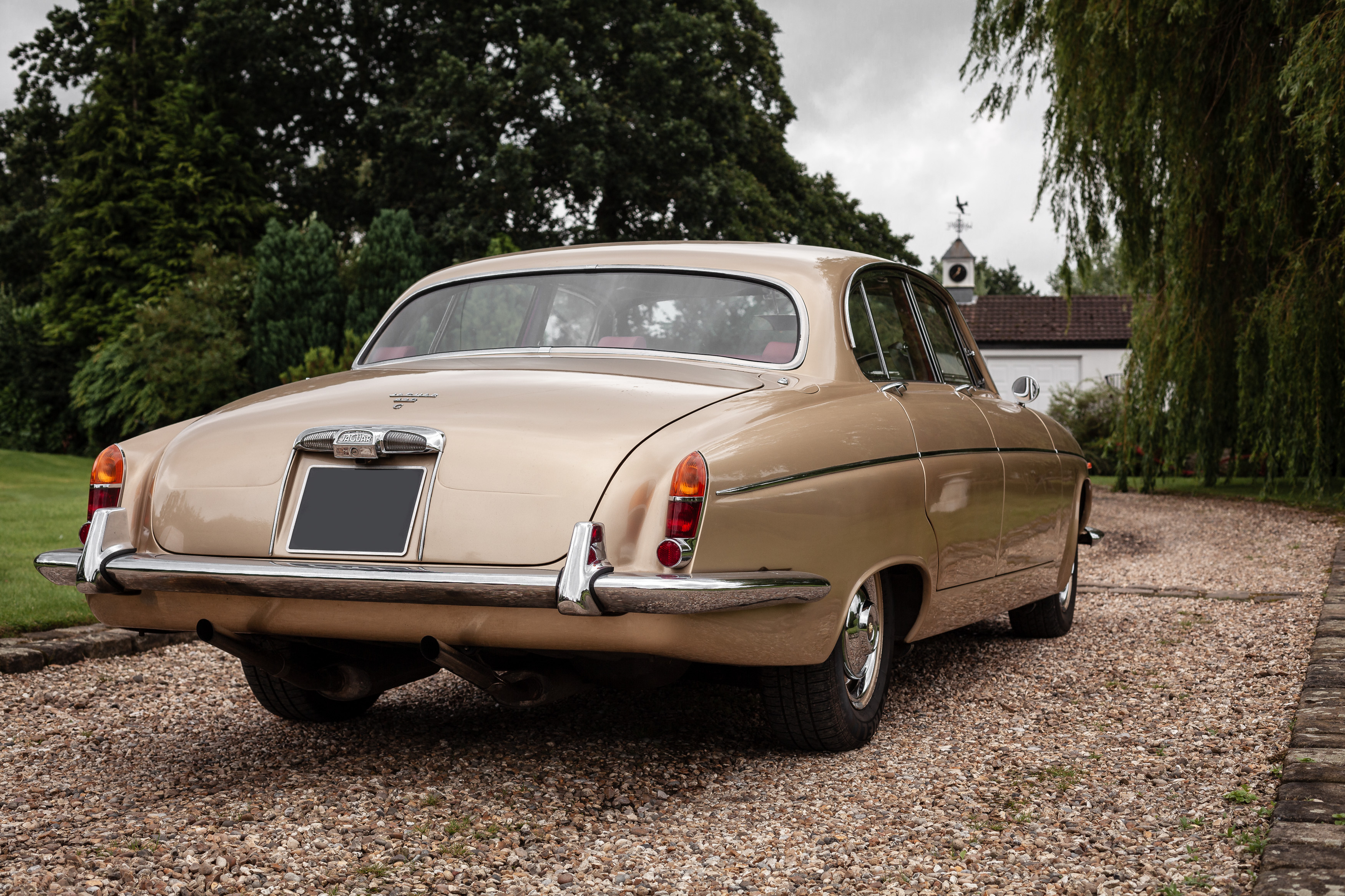 Lot 11 - 1968 Jaguar 420G