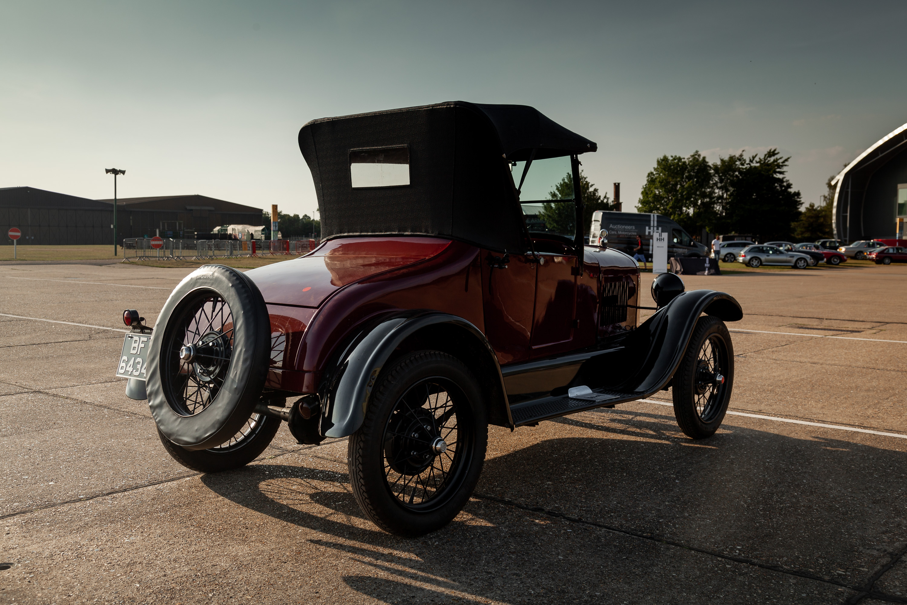 Lot 81 - 1927 Ford Model T 'Runabout'