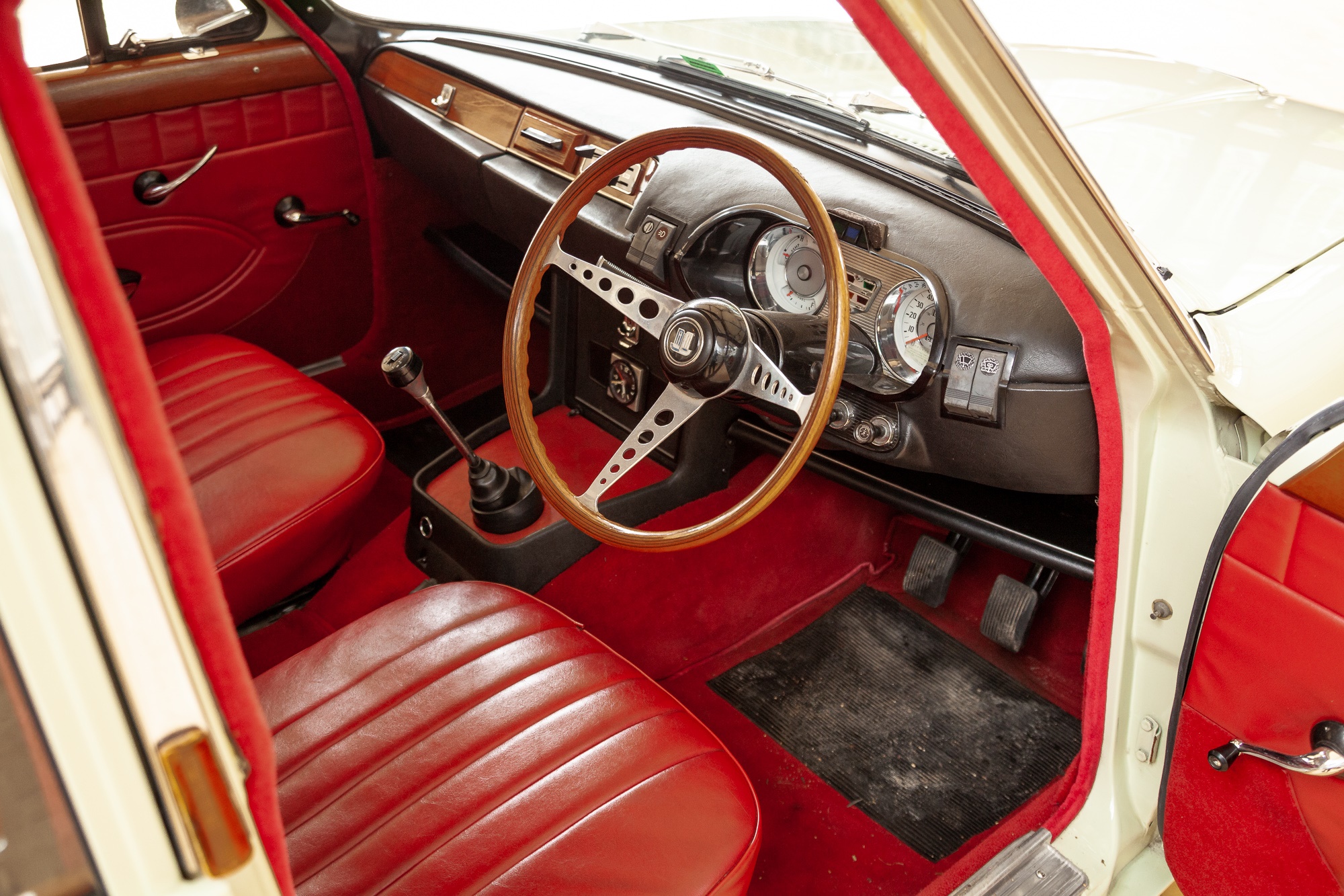 Lot 72 - 1966 Triumph 2000 Saloon