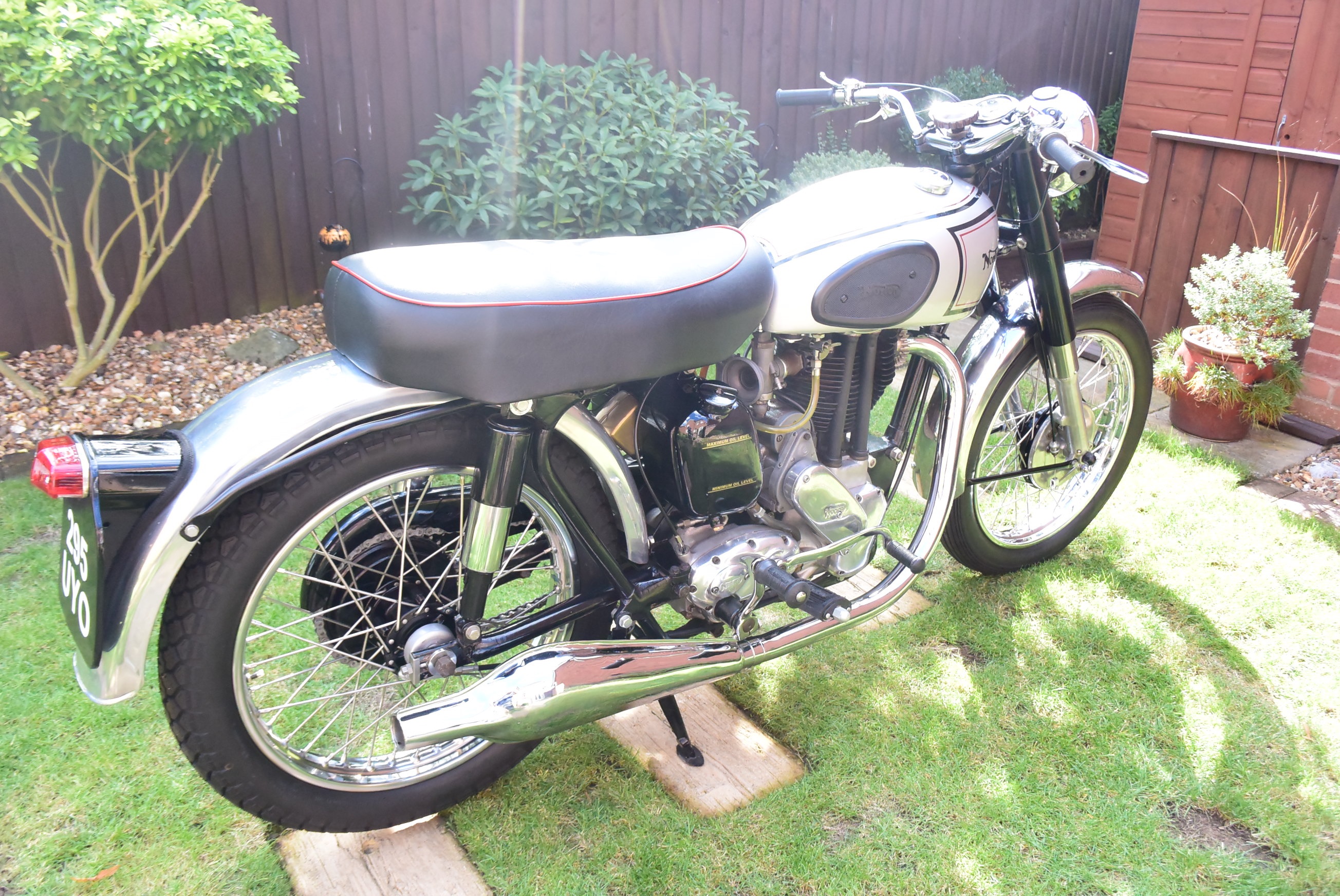 Lot 29 - 1953 Norton ES2