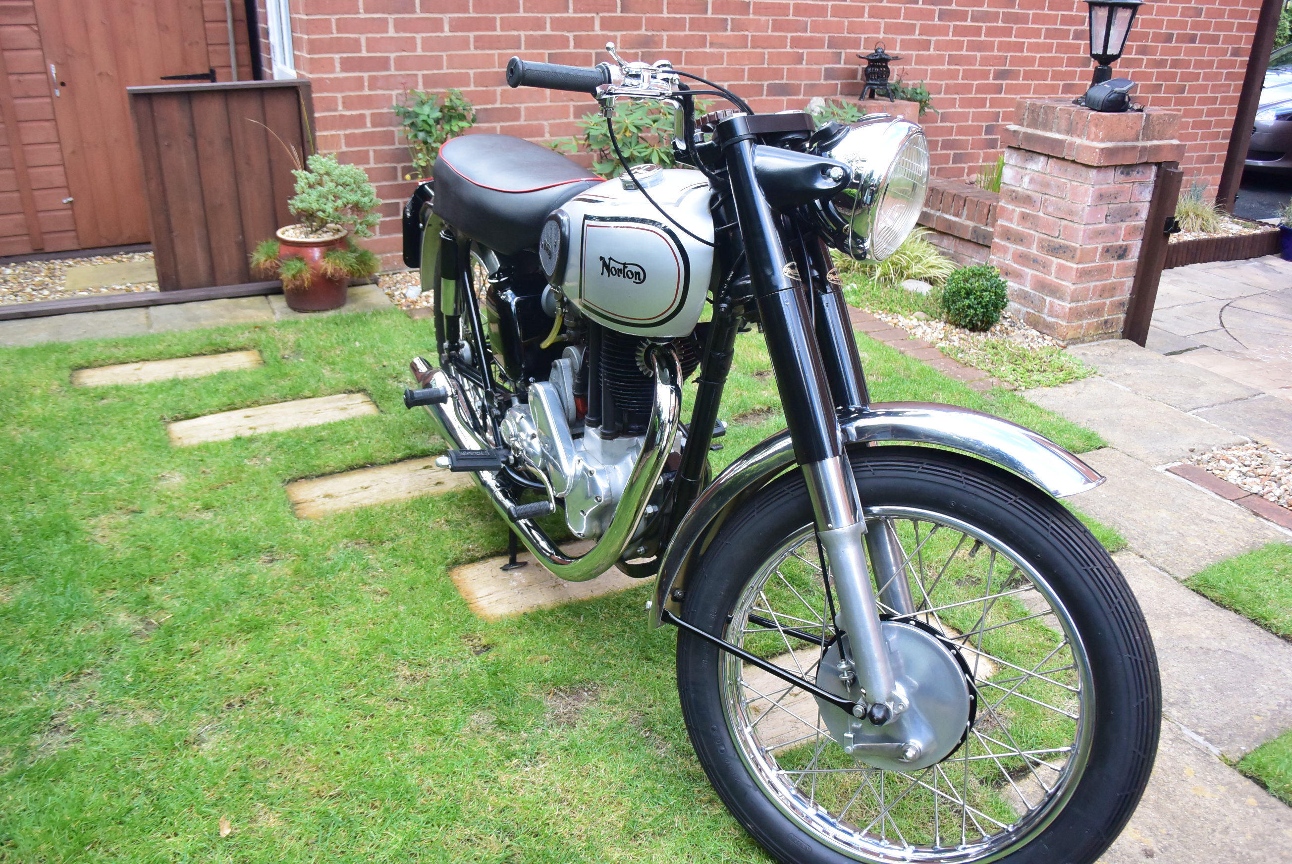 Lot 29 - 1953 Norton ES2