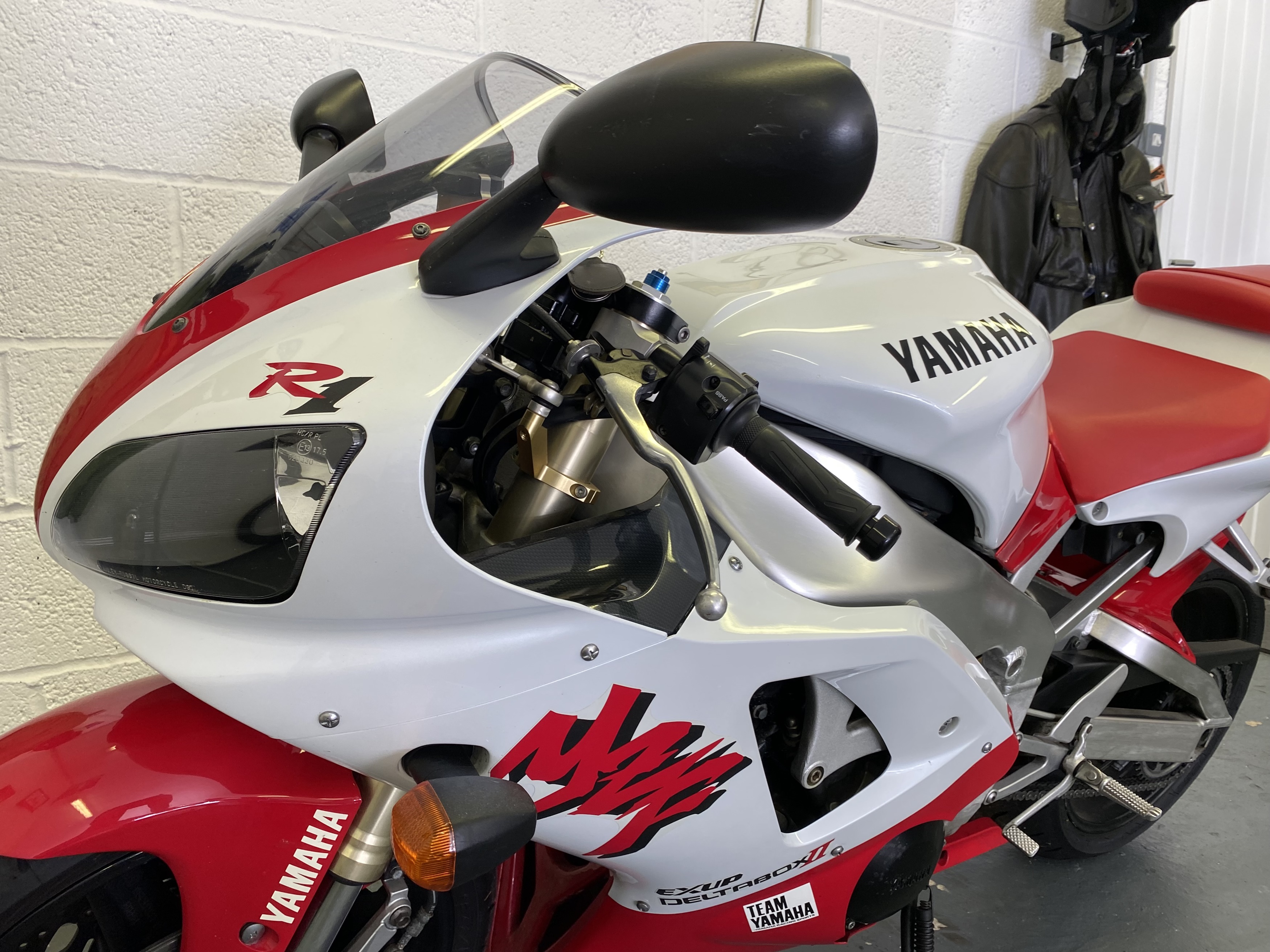 Lot 68 - 1998 Yamaha R1