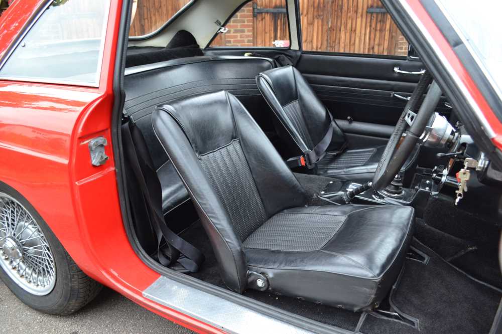 Lot 8 - 1966 Reliant Scimitar GT SE4