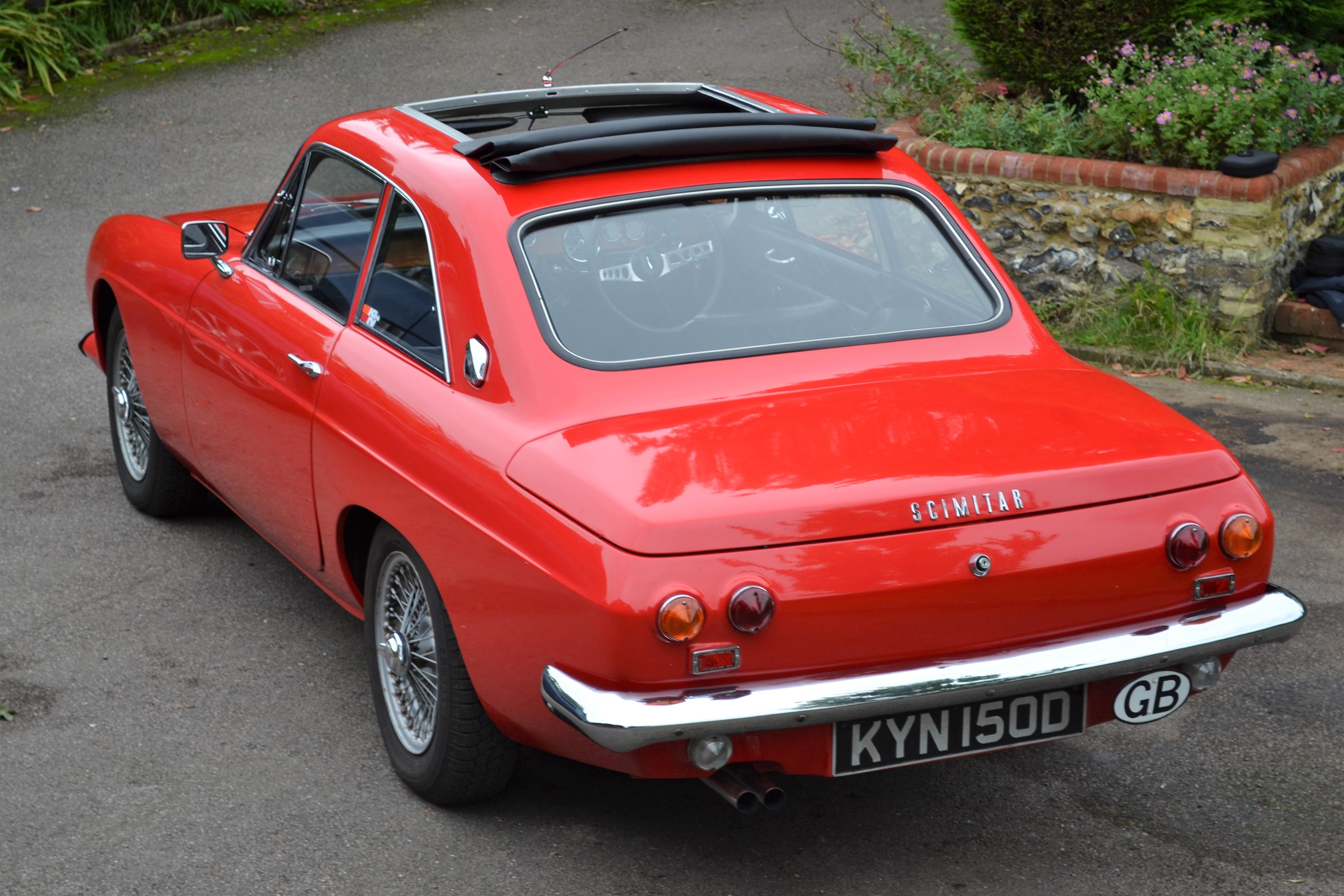 Lot 8 - 1966 Reliant Scimitar GT SE4