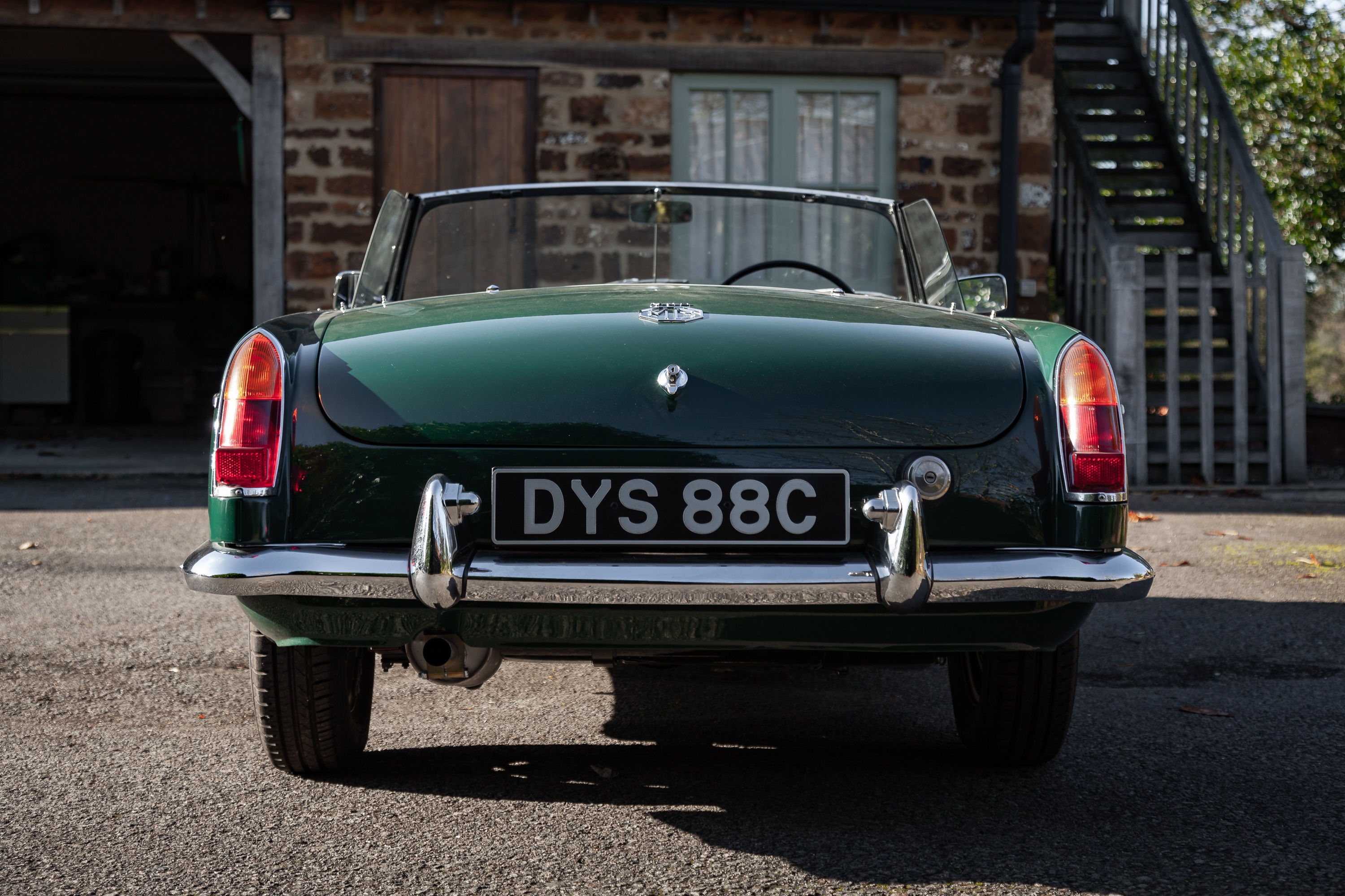 Lot 60 - 1965 MG B Roadster
