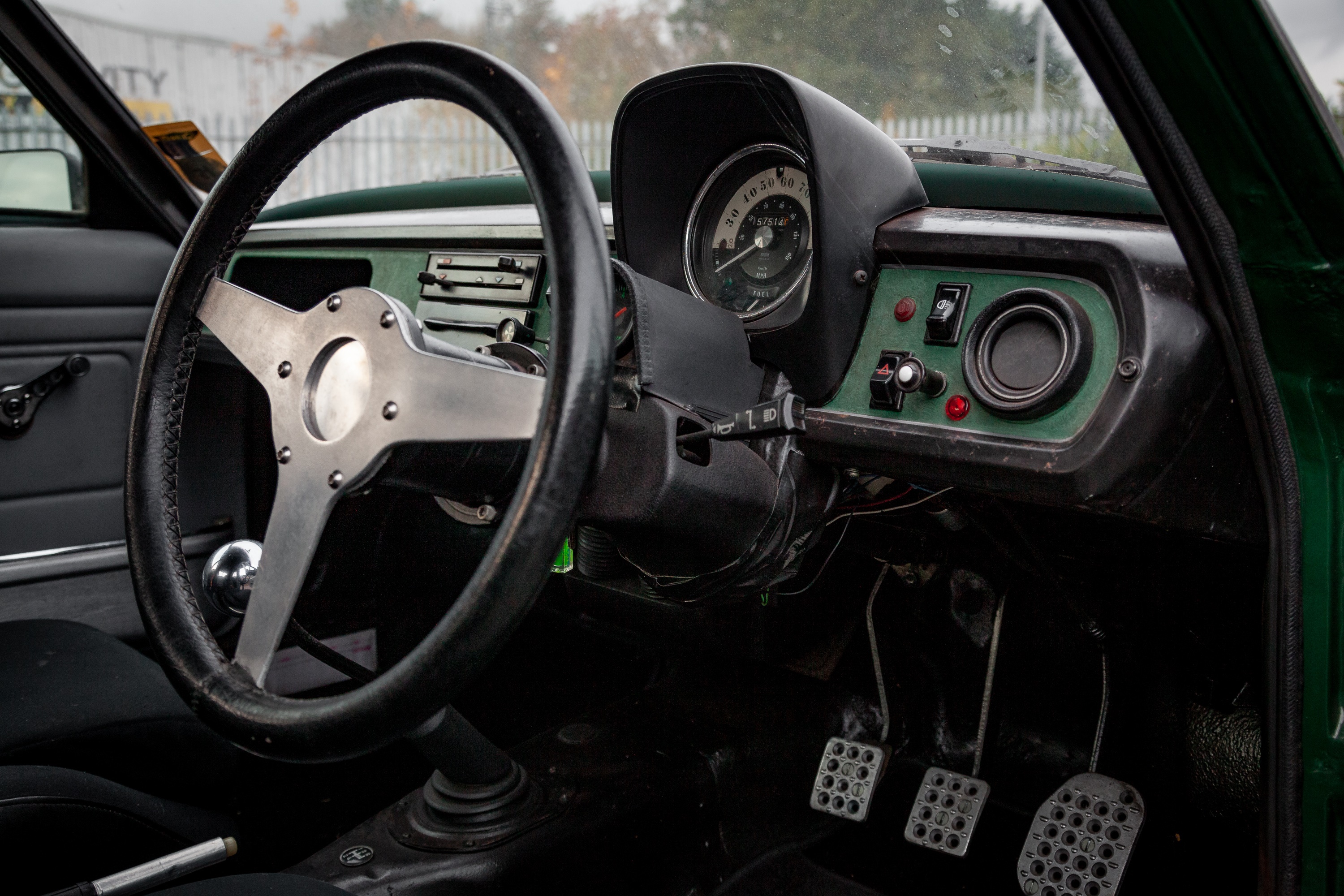 Lot 315 - 2000 Invincible S-Type