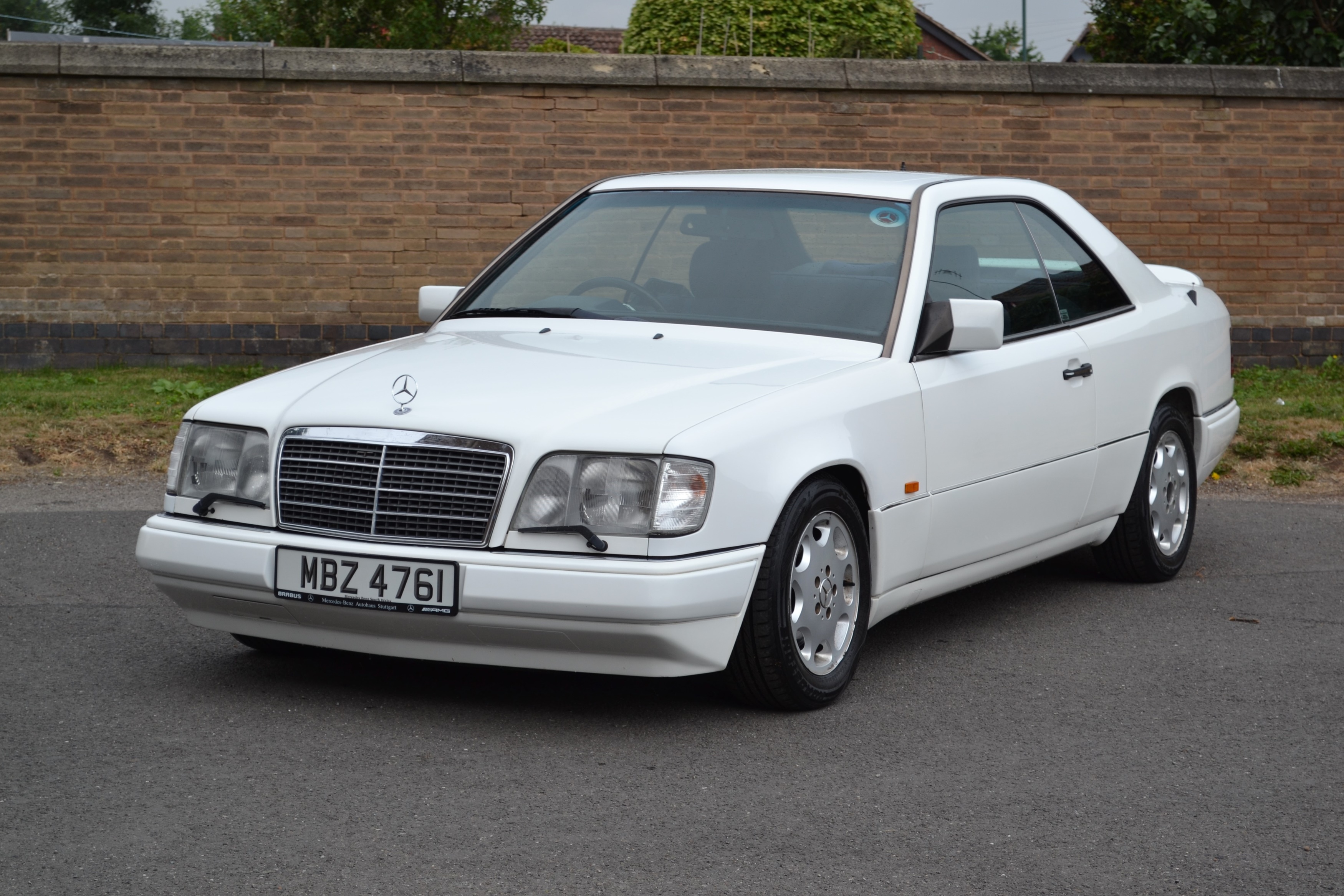 Lot 305 - 1994 Mercedes-Benz E220 Coupe