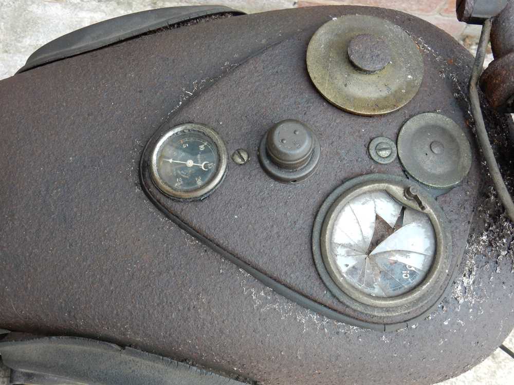 Lot 213 - 1937 Ariel VB 600 Deluxe