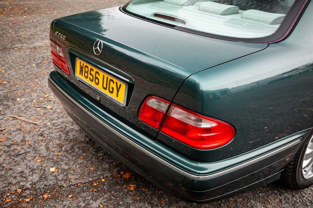 Lot 11 - 2000 Mercedes-Benz E240 Elegance
