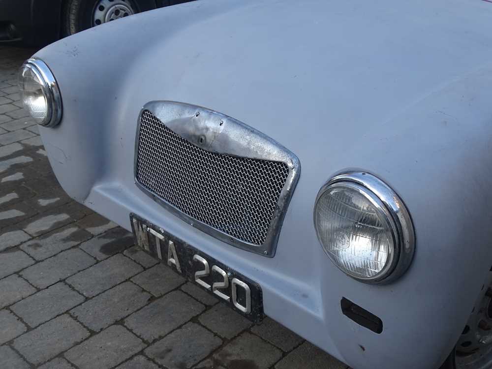 Lot 28 - c.1954 Peel P1000