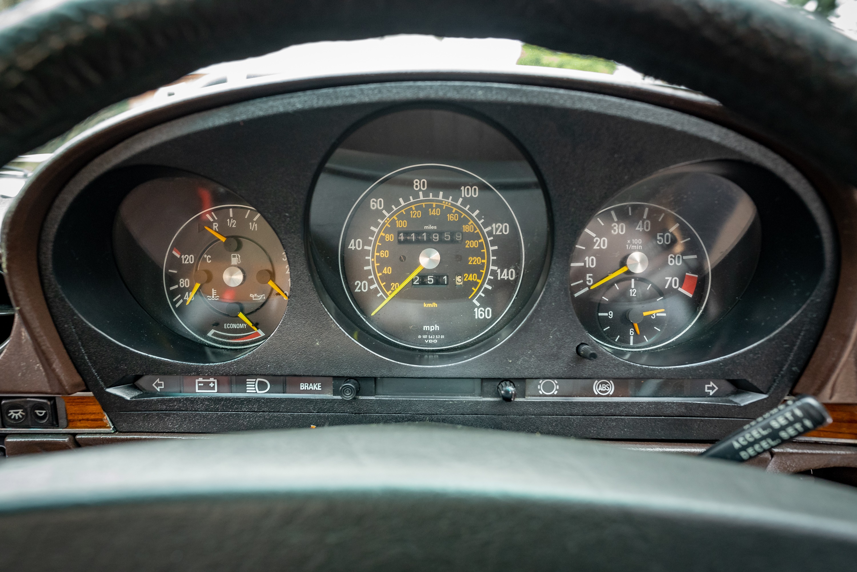 Lot 90 - 1983 Mercedes-Benz 280 SL