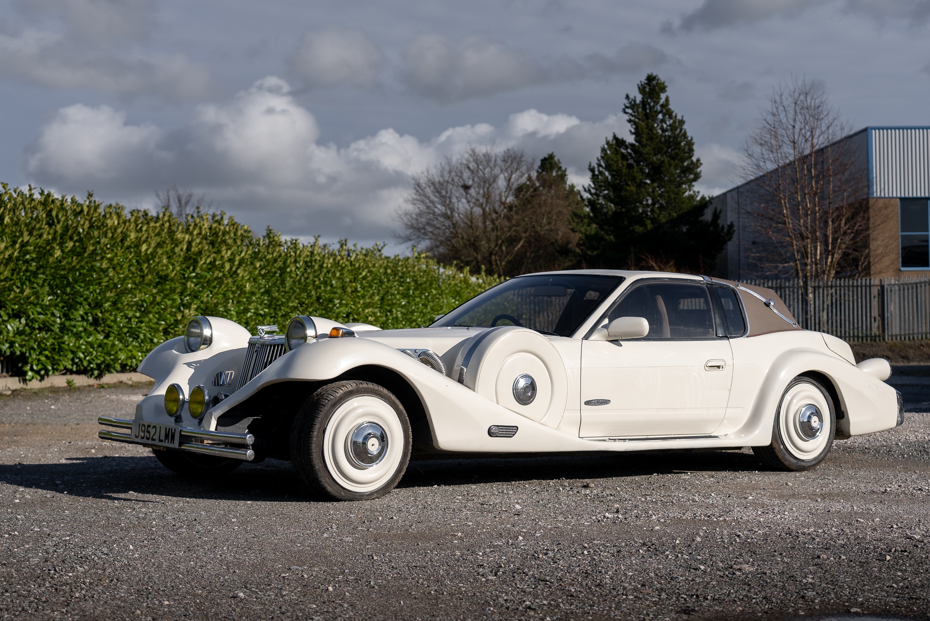 Mitsuoka Le Seyde