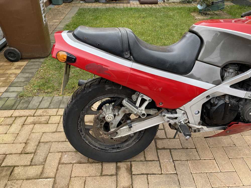 Lot 339 - 1987 Kawasaki GPZ 400R