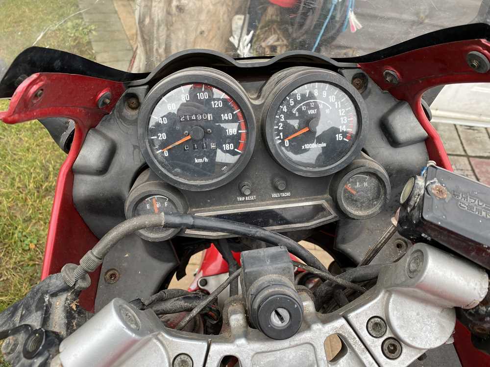 Lot 339 - 1987 Kawasaki GPZ 400R