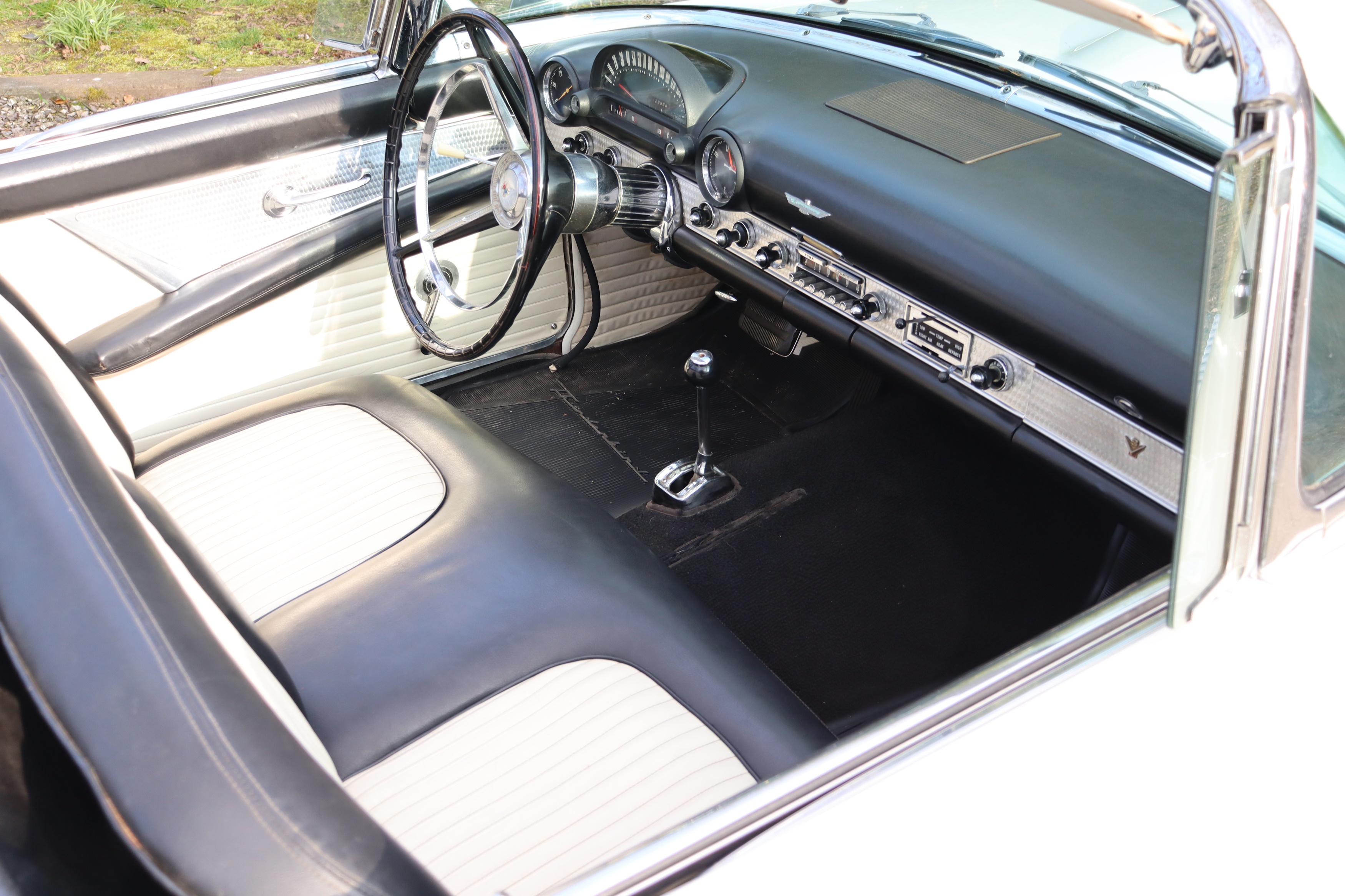 Lot 68 - 1956 Ford Thunderbird