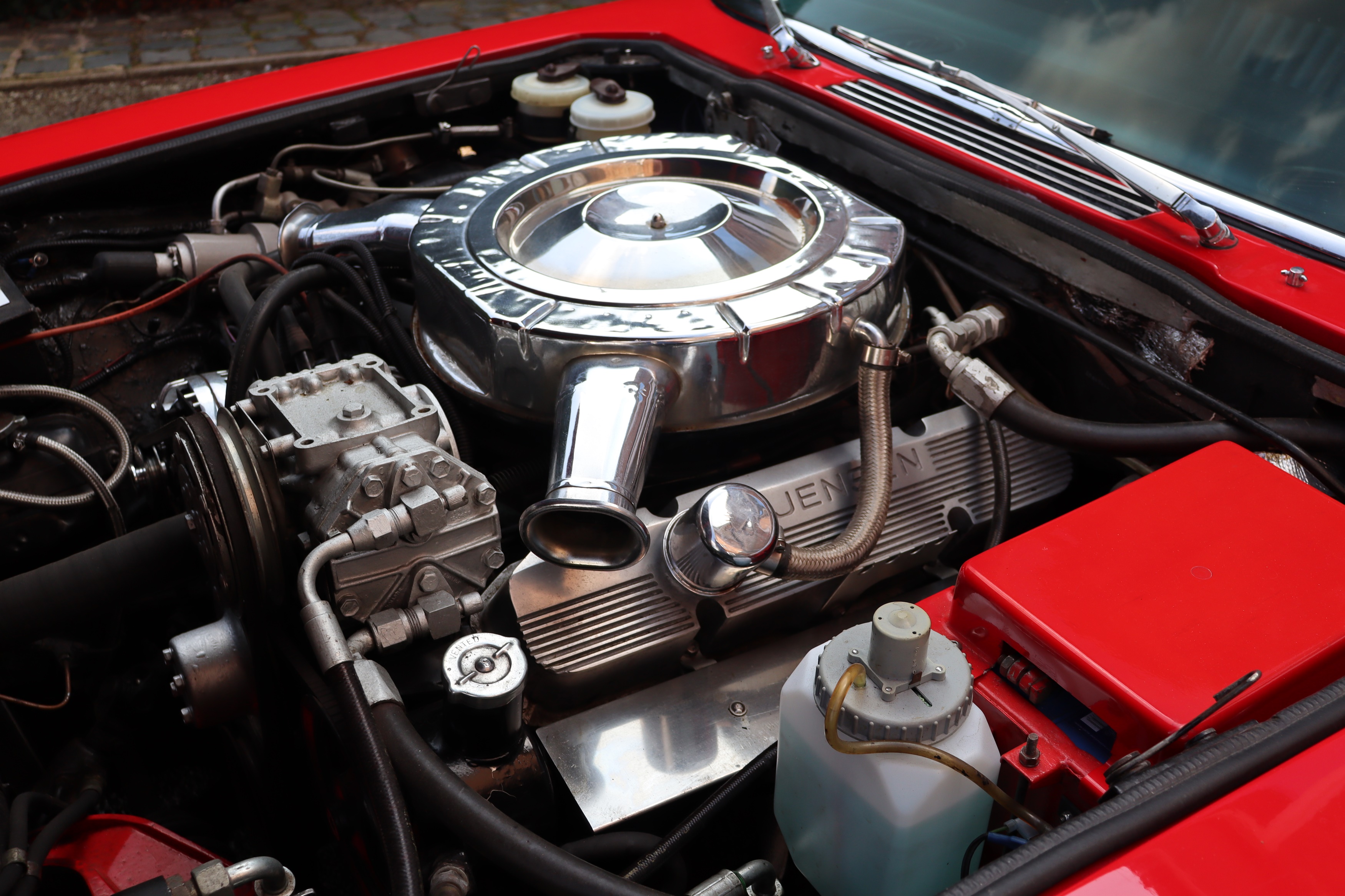 Lot 52 - 1971 Jensen FF II