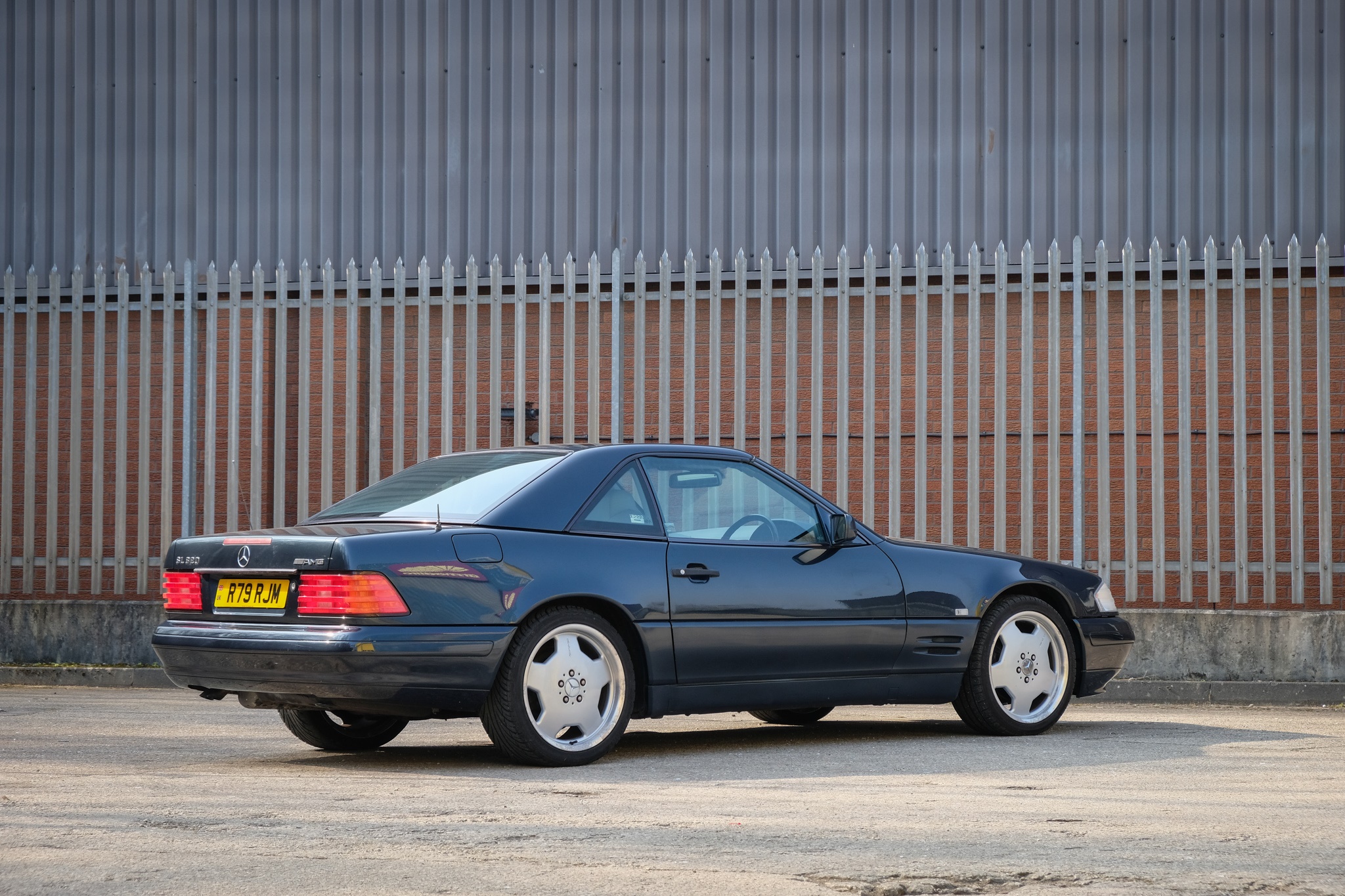 Lot 7 - 1998 Mercedes-Benz SL320