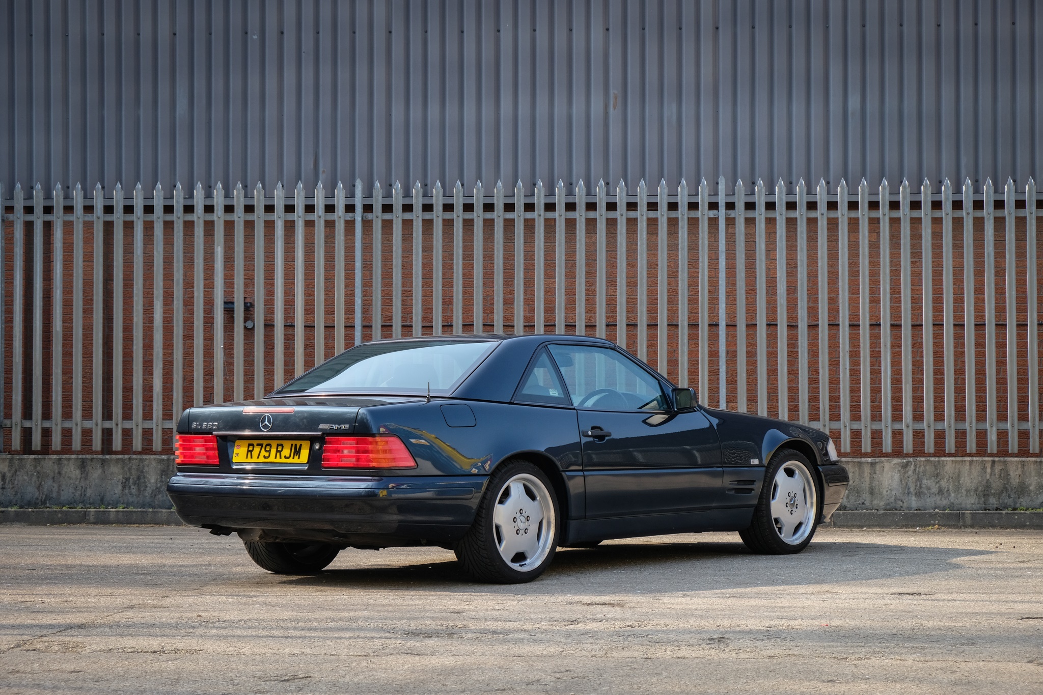 Lot 7 - 1998 Mercedes-Benz SL320