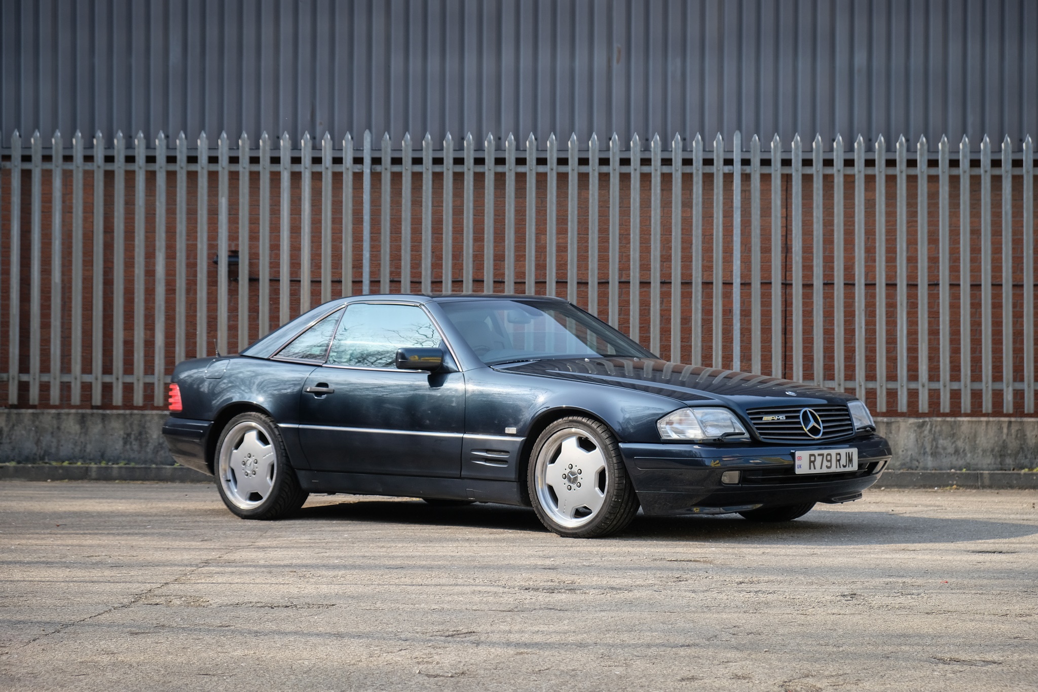 Lot 7 - 1998 Mercedes-Benz SL320