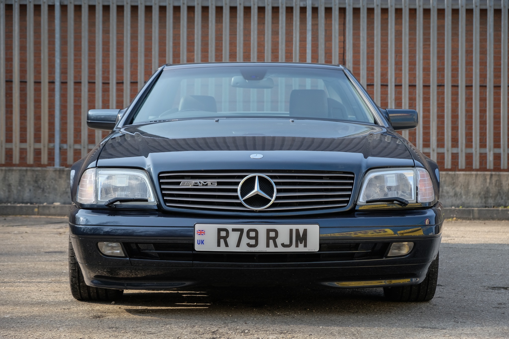 Lot 7 - 1998 Mercedes-Benz SL320