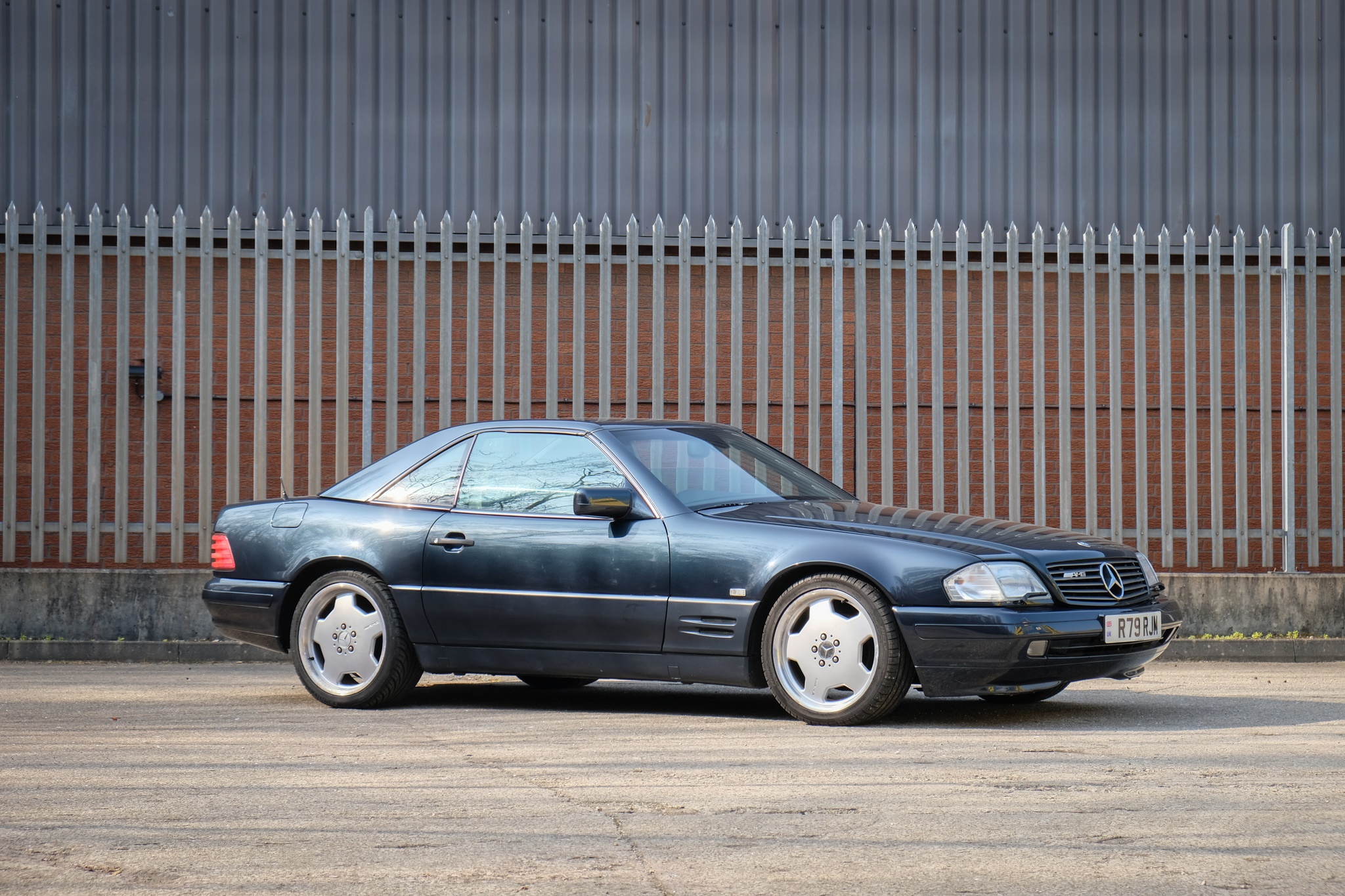 Lot 7 - 1998 Mercedes-Benz SL320
