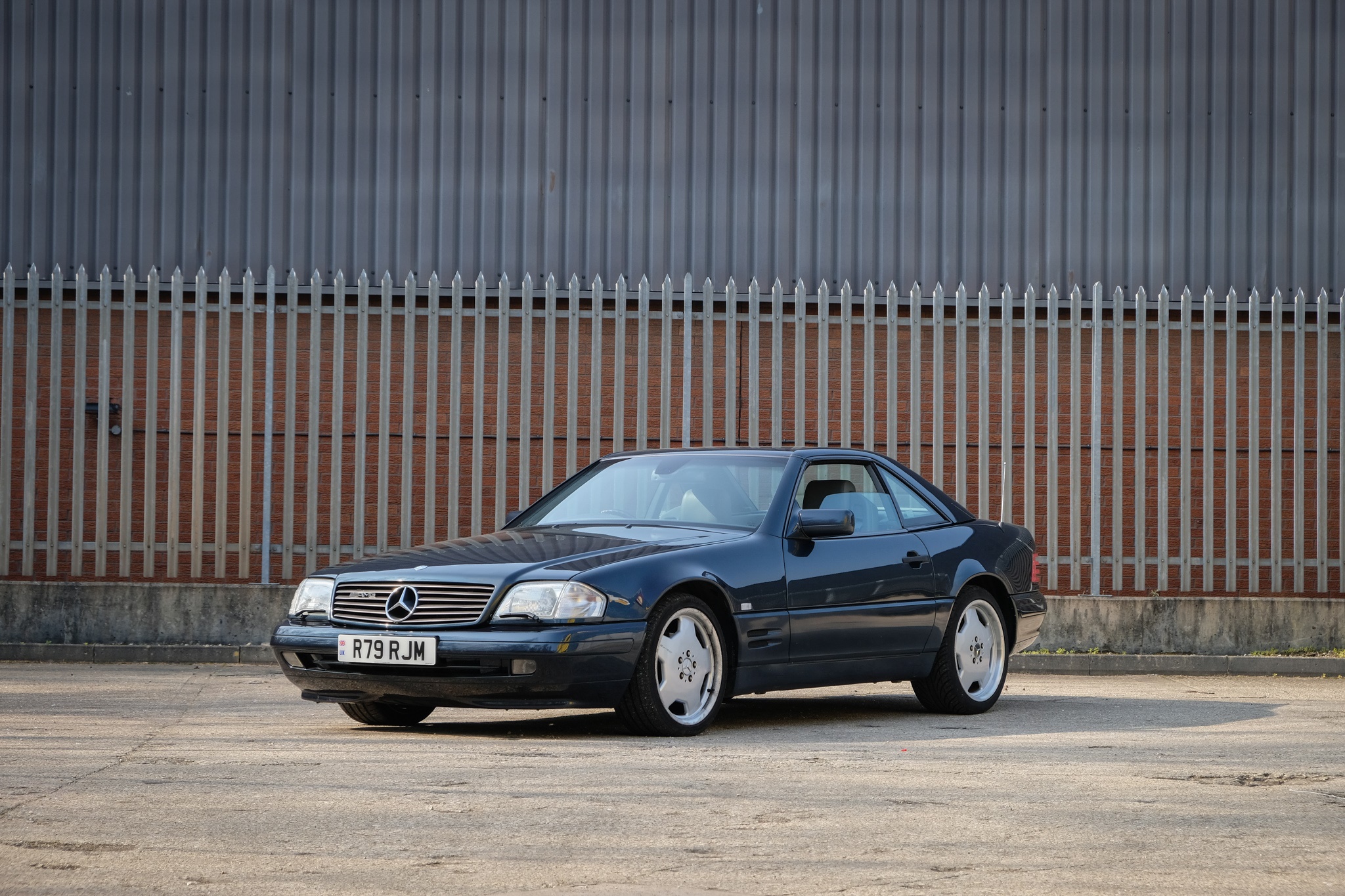 Lot 7 - 1998 Mercedes-Benz SL320