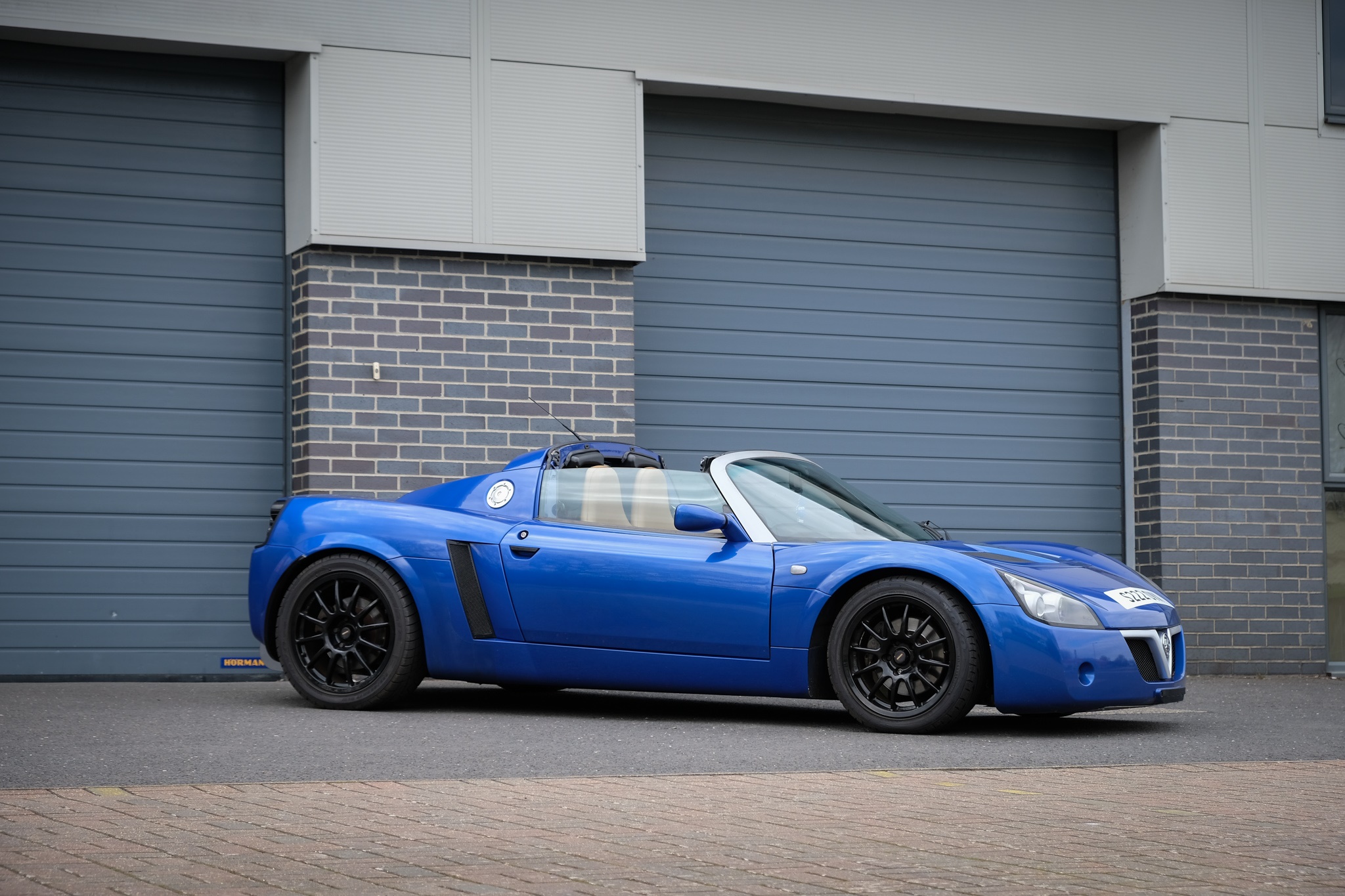 Lot 22 - 2002 Vauxhall VX220