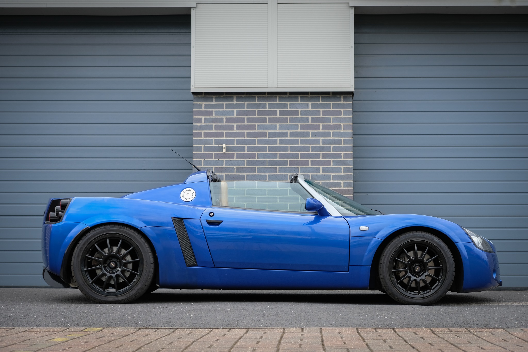 Lot 22 - 2002 Vauxhall VX220