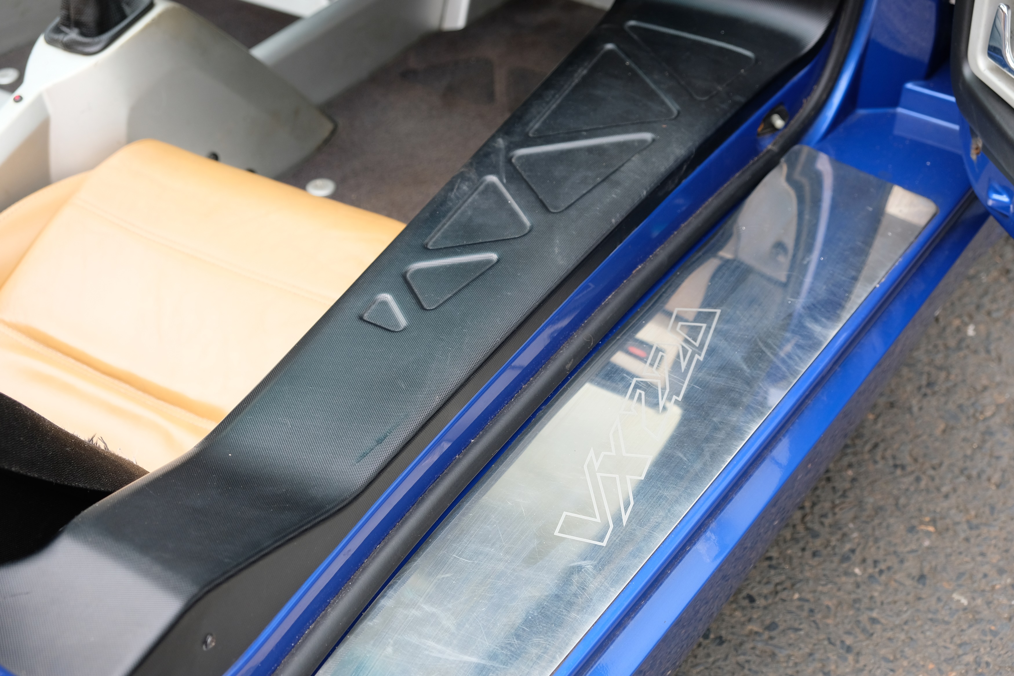 Lot 22 - 2002 Vauxhall VX220