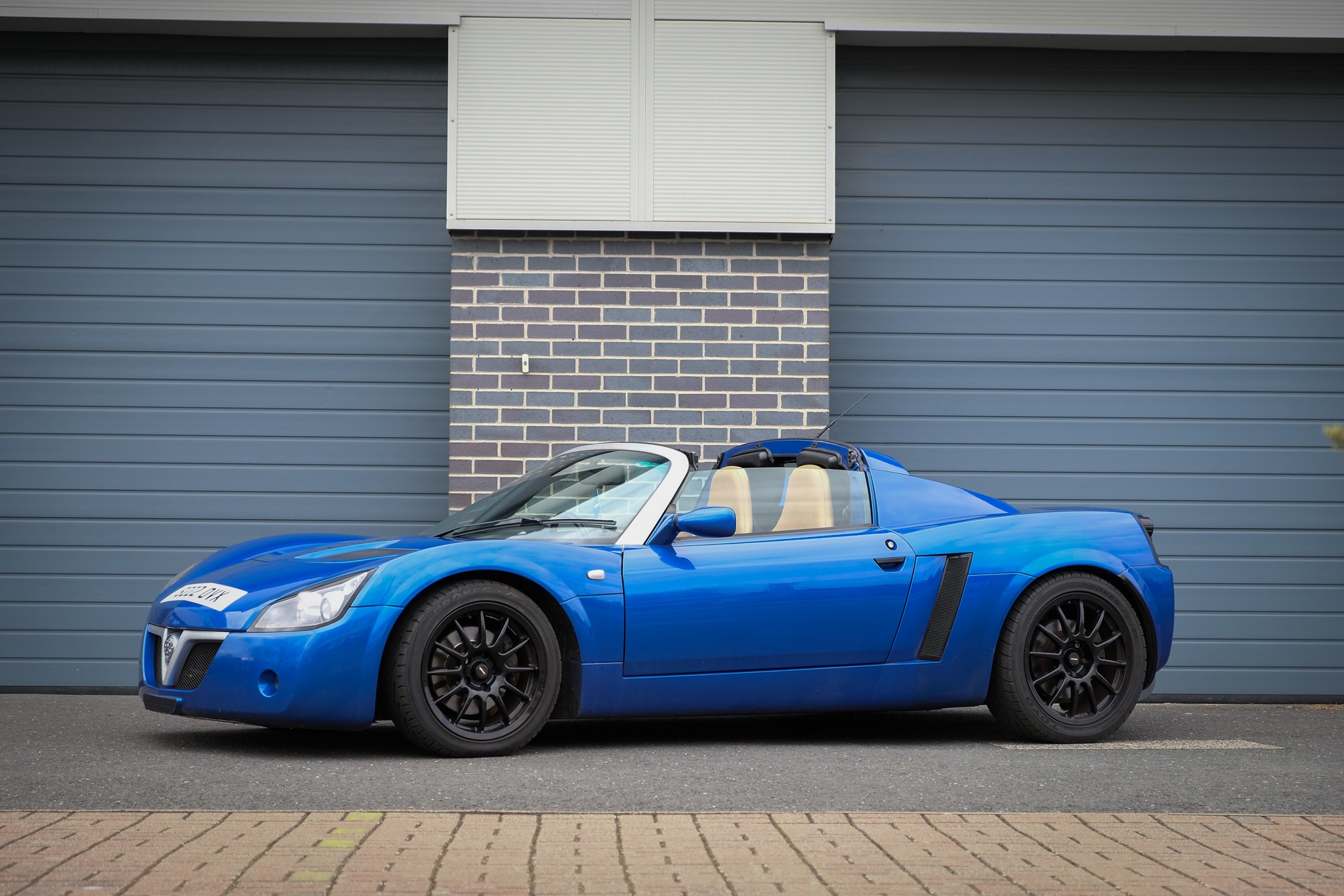 Lot 22 - 2002 Vauxhall VX220