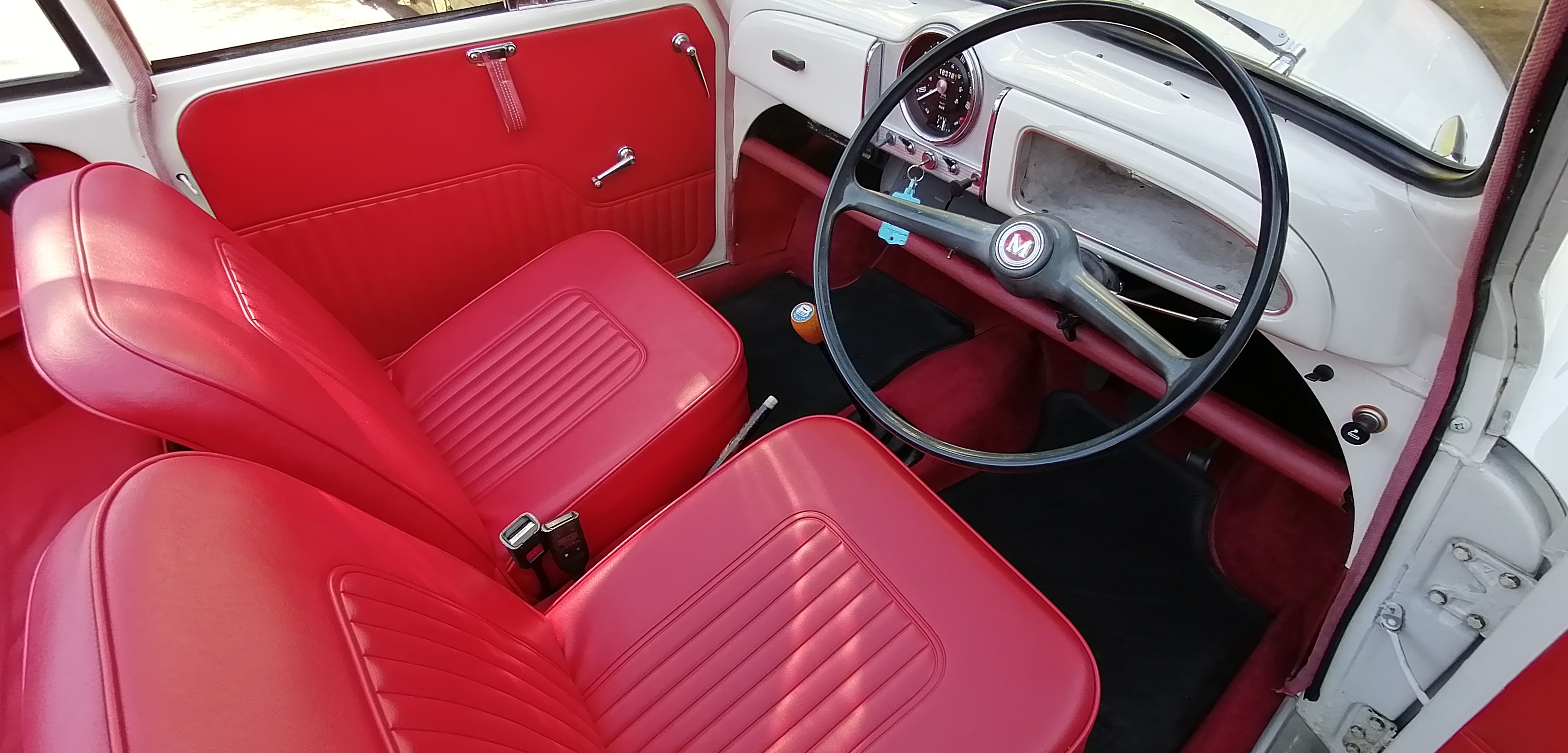 Lot 43 - 1968 Morris Minor 1000 Convertible