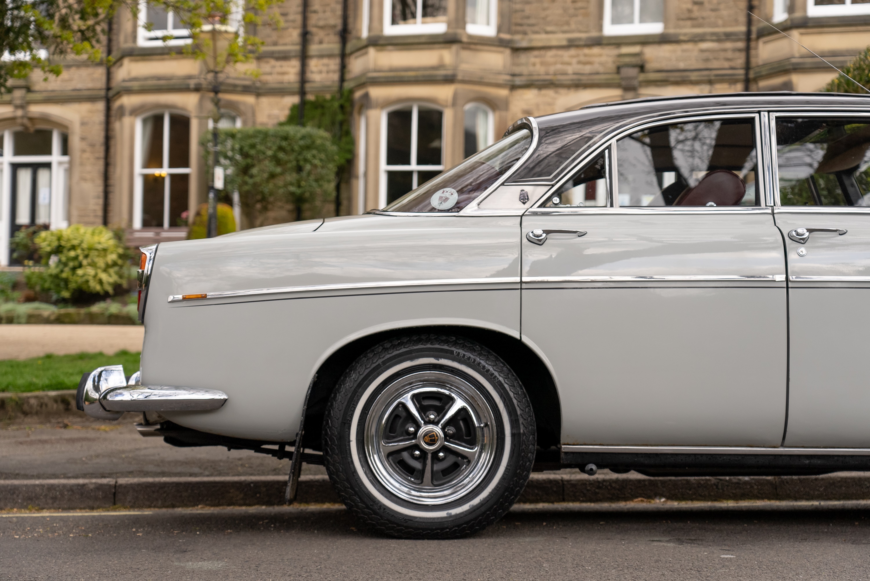 Lot 97 - 1973 Rover P5B Coupe