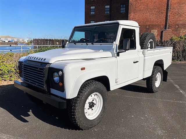 Lot 102 - 2016 Land Rover Defender 110 Pick-Up