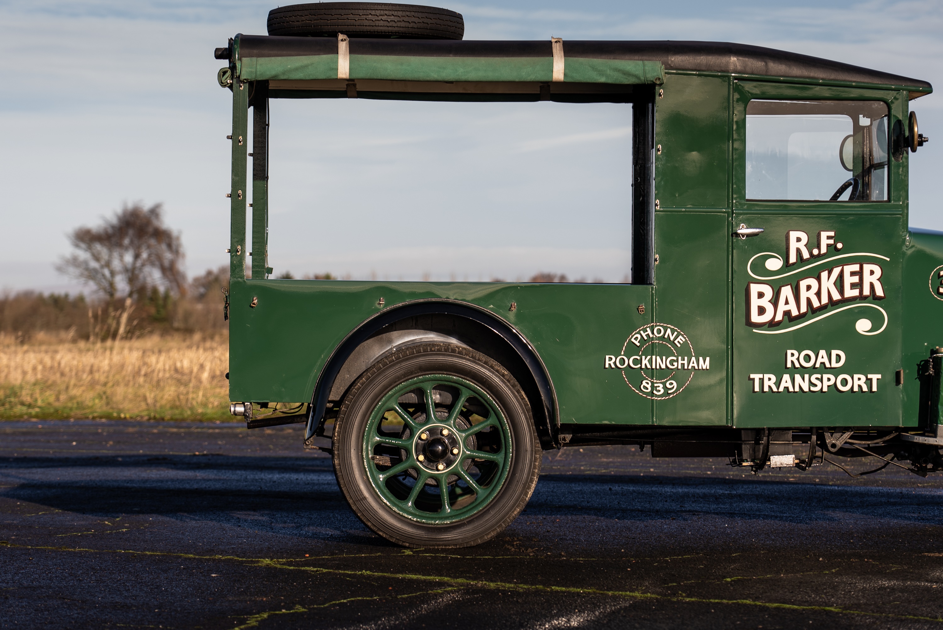 Lot 43 - 1931 Jowett Covered Delivery Lorry