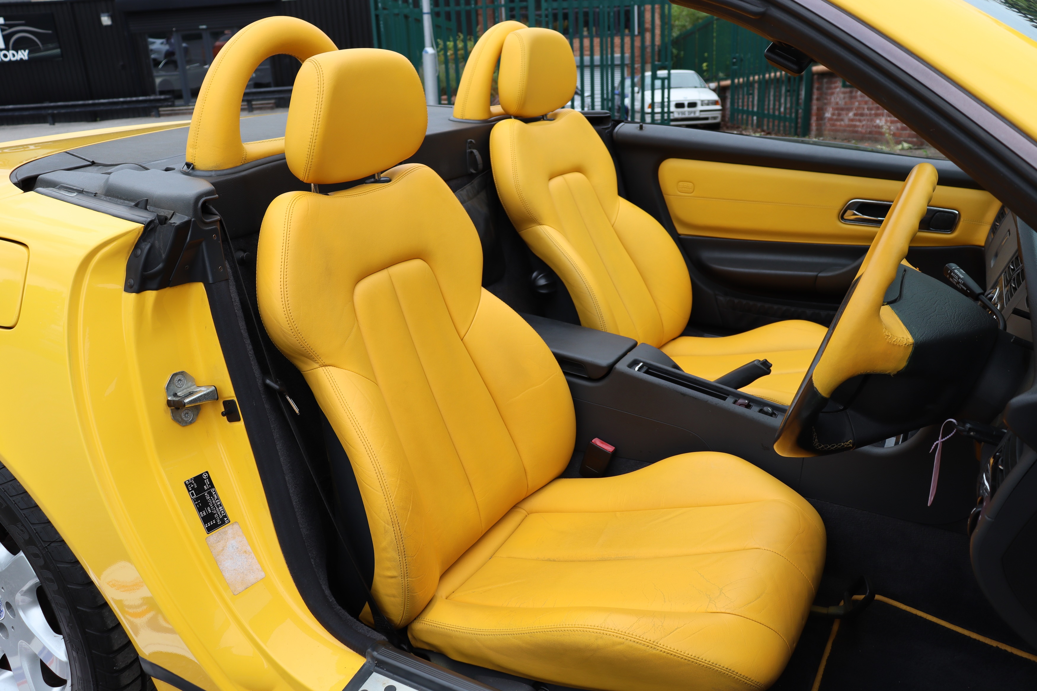 Lot 20 - 1998 Mercedes-Benz SLK 230 Kompressor Designo